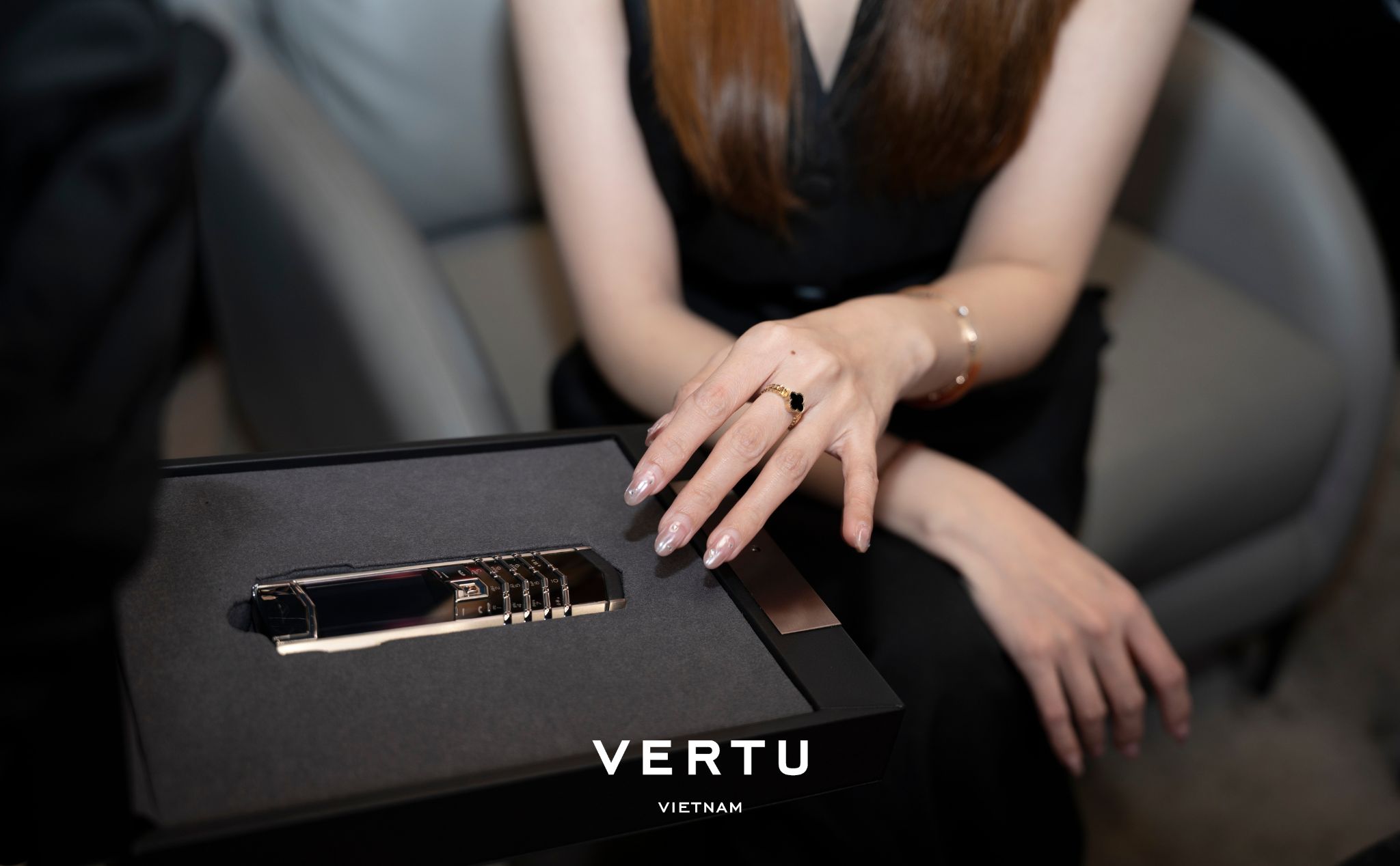 Vertu Signature V và bài toán giữ chất riêng trong thời đại cá nhân hóa ...
