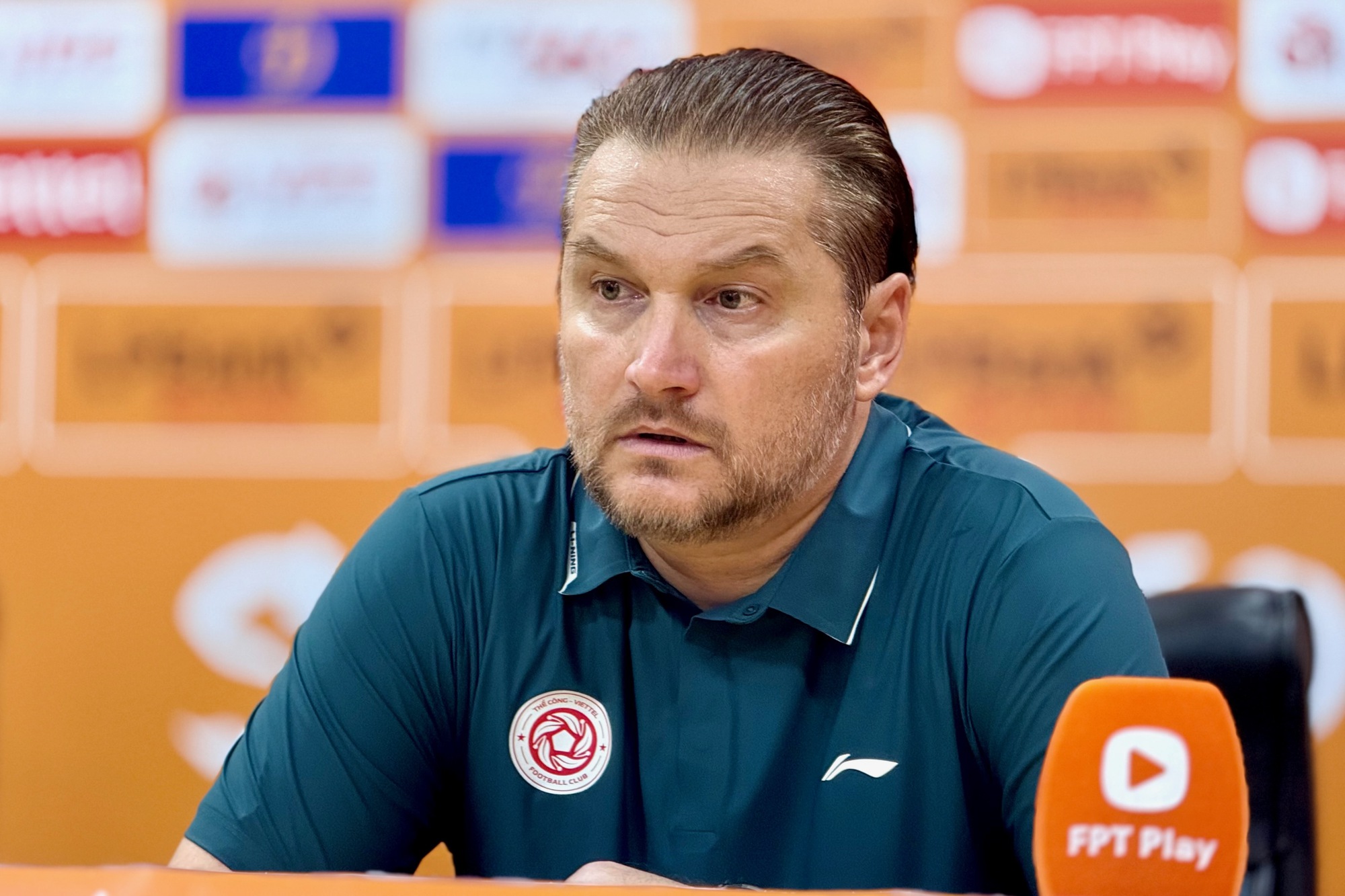 HLV Popov ám chỉ V-League có nhiều 'liên minh' - Tuổi Trẻ Online