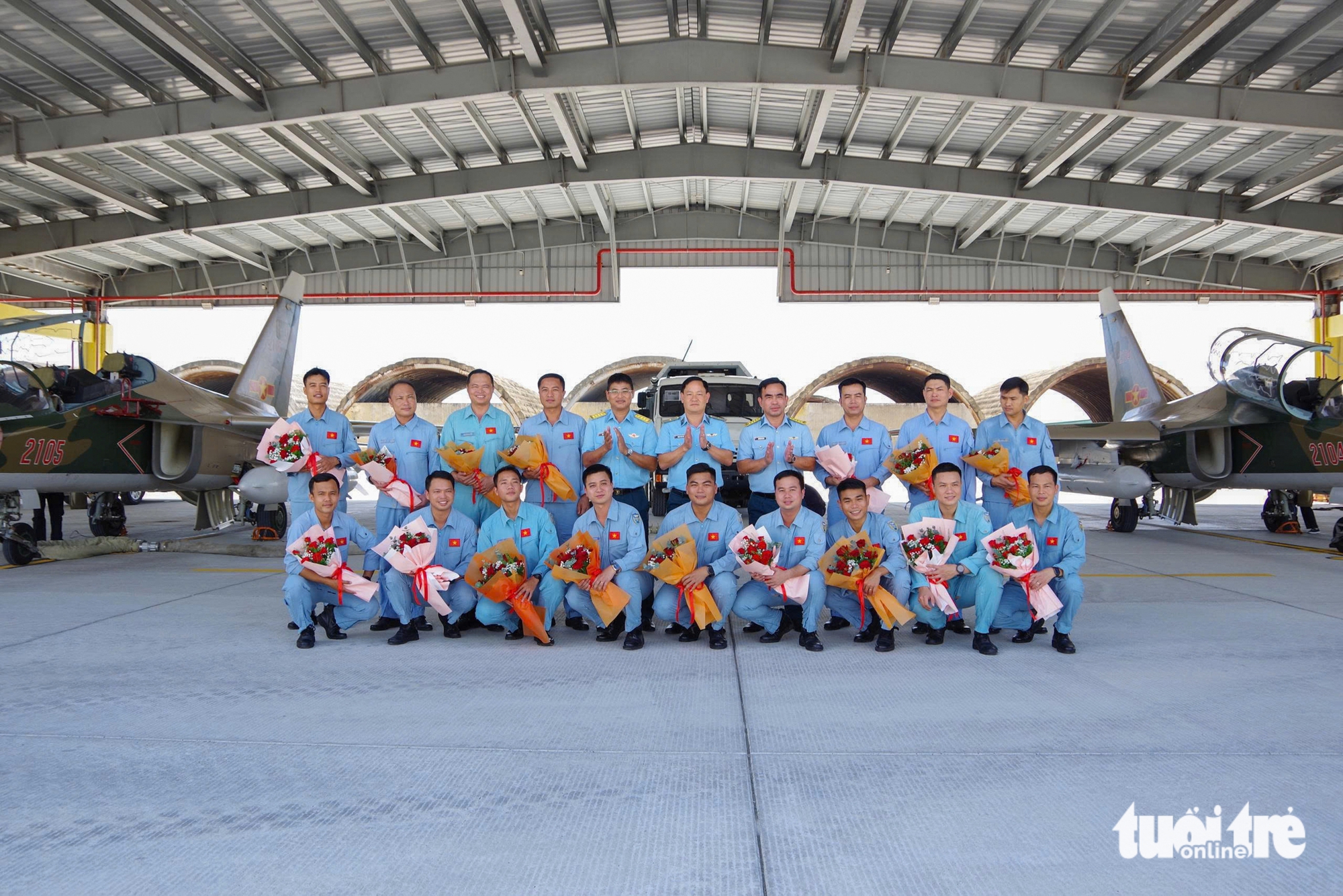 8 máy bay Yak-130 hoàn thành xuất sắc nhiệm vụ bay A80, đã về tới Tuy ...