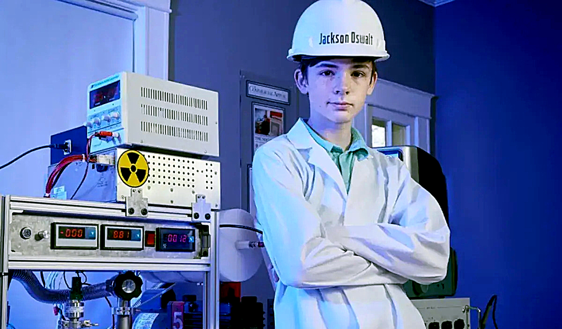 Cậu bé 12 tuổi đạt kỷ lục về thực hiện phản ứng hạt nhân, FBI phải đến ...