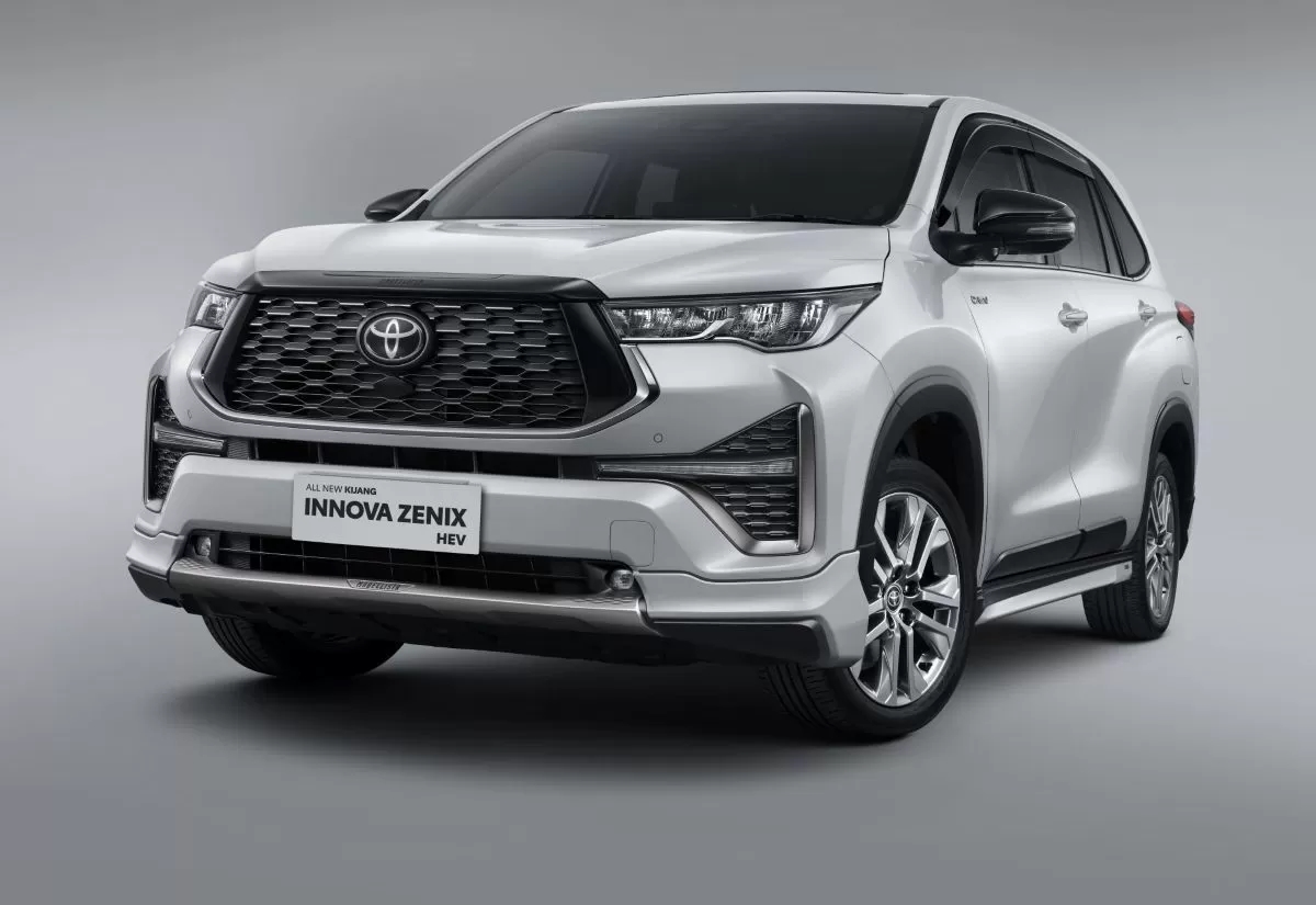 Toyota Innova Cross nâng cấp, thêm tiện nghi, chờ ngày về Việt Nam ...