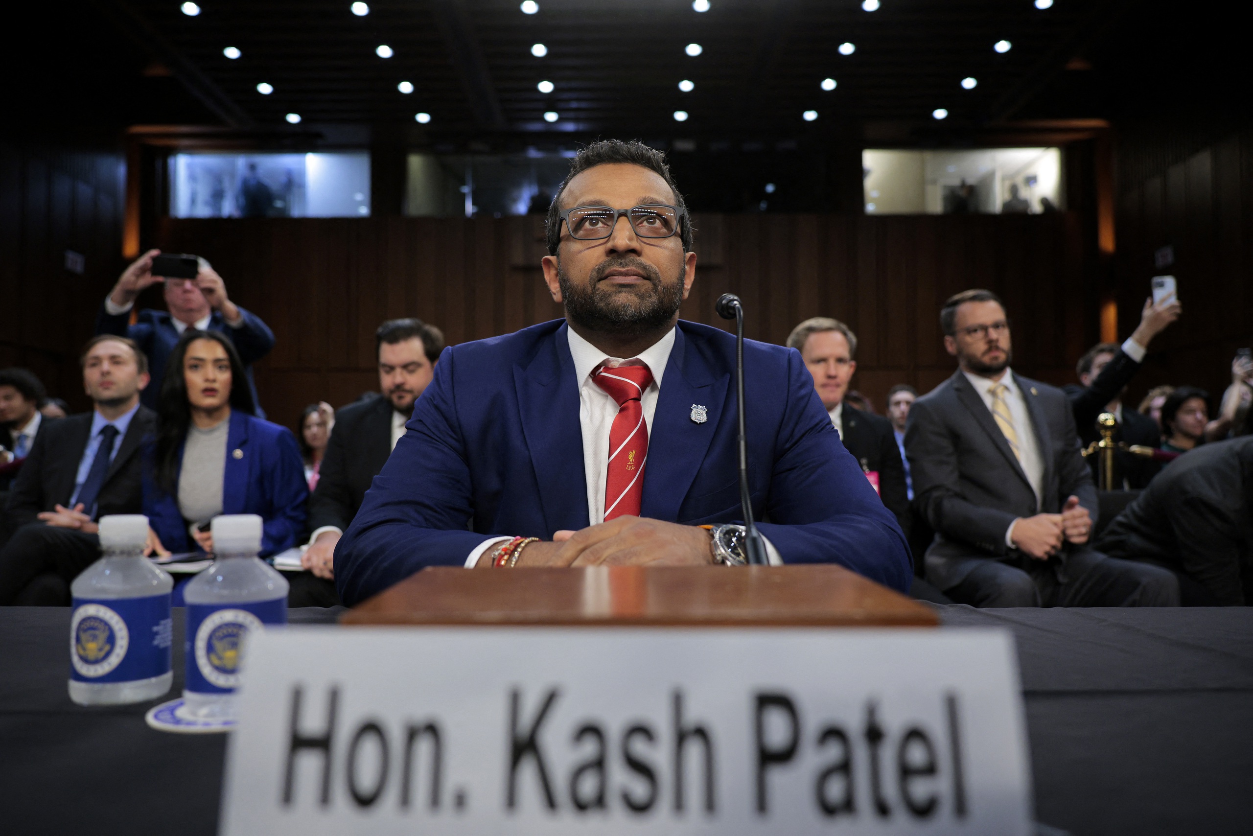 Giám đốc FBI Kash Patel thừa nhận xóa 2,7 terabyte hồ sơ Epstein ...