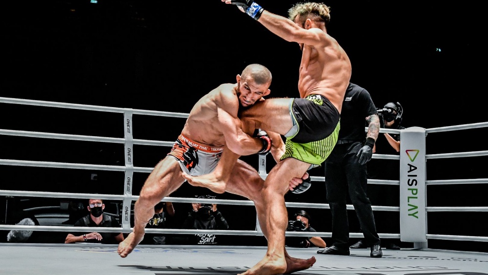 Tuyệt kỹ hiếm hoi của Kim Dung bước lên được võ đài MMA - Tuổi Trẻ Online