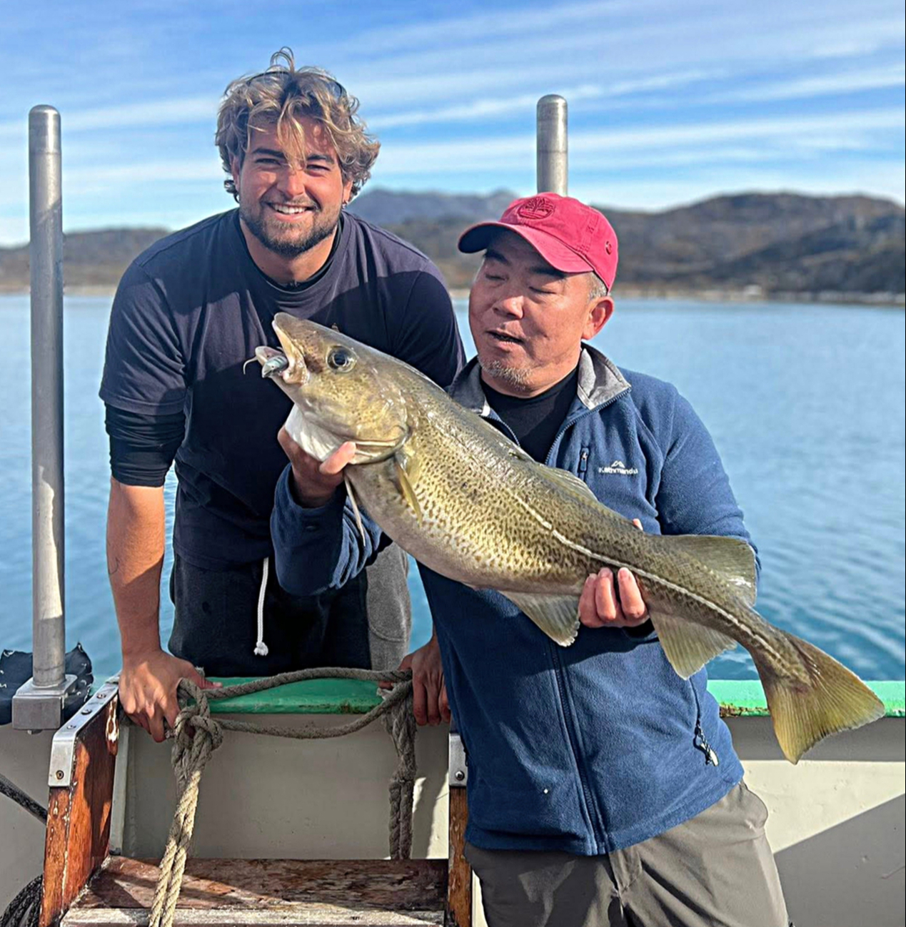 Vietnamese people are astonished by the Greenland iceberg.