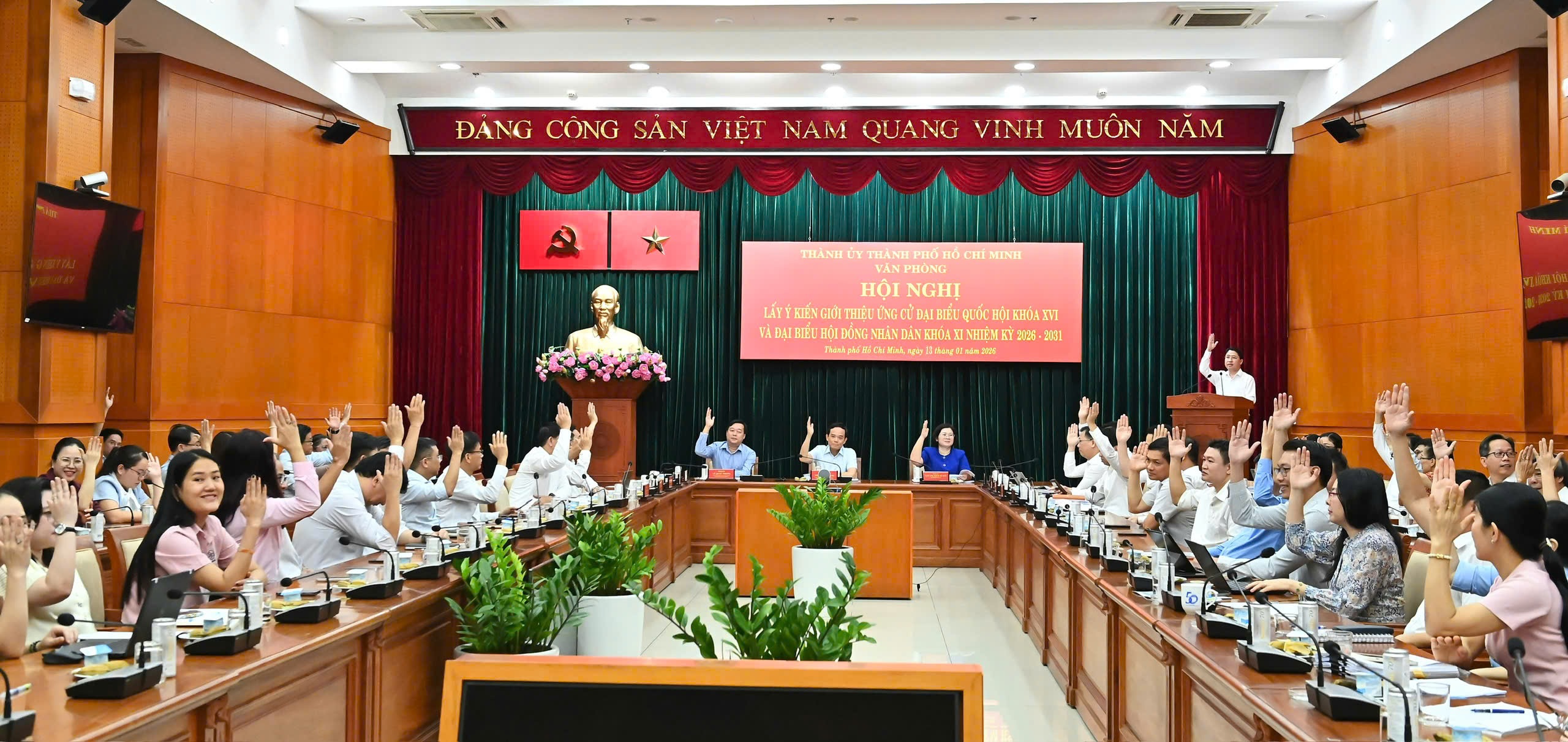 Bemutatkozik Tran Luu Quang titkár, mint a 16. Nemzetgyűlés jelöltje.