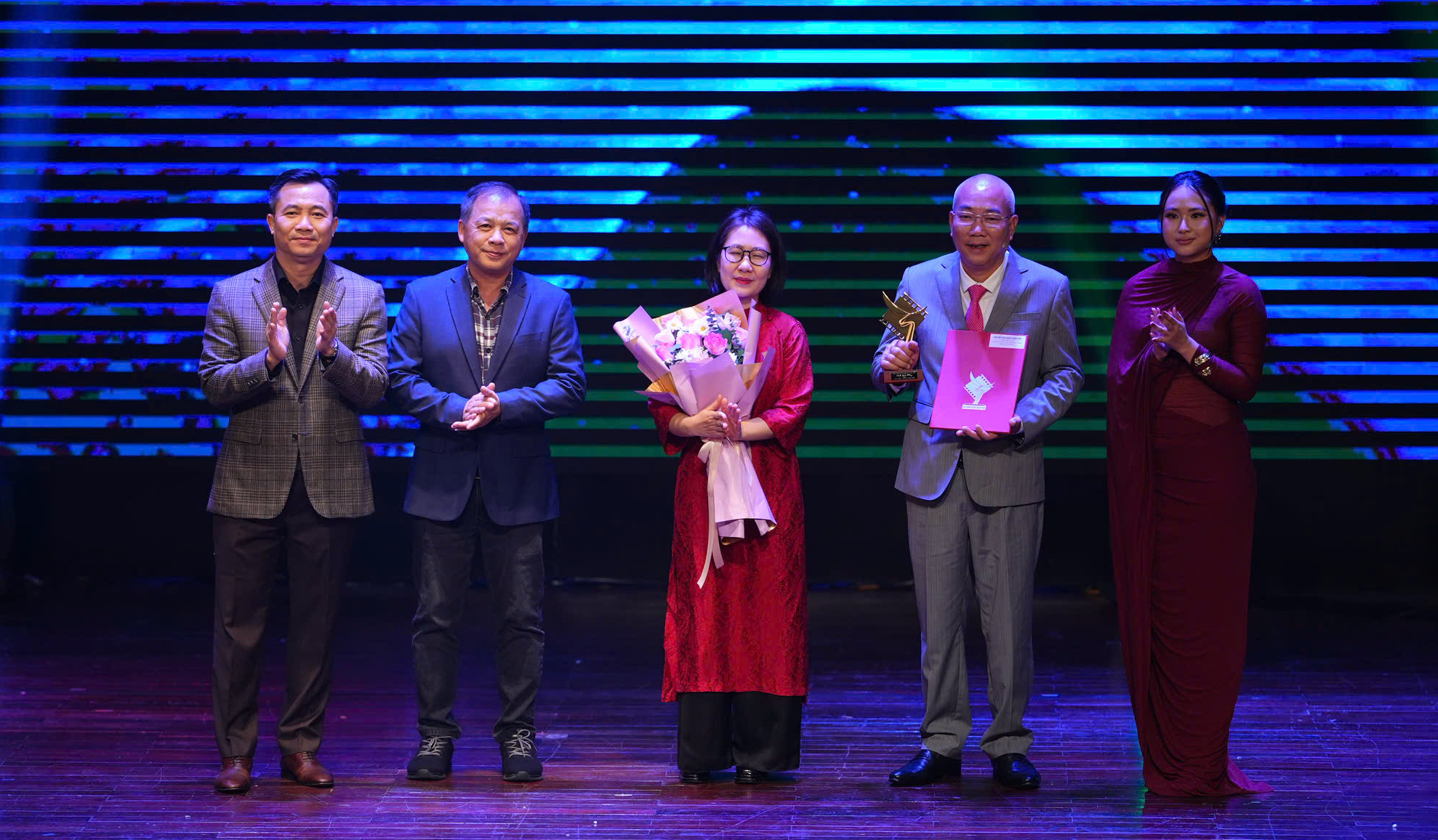 Red Rain triomphe aux Golden Kite Awards 2025, No Time domine le ...