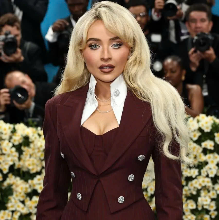 Sabrina Carpenter quyến rũ, ngọt ngào và nổi loạn - Tuổi Trẻ Online