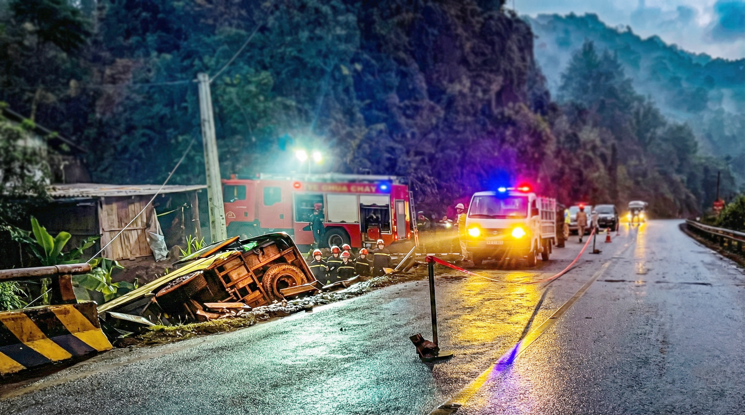 Passenger bus crash kills 3 in northern Vietnam