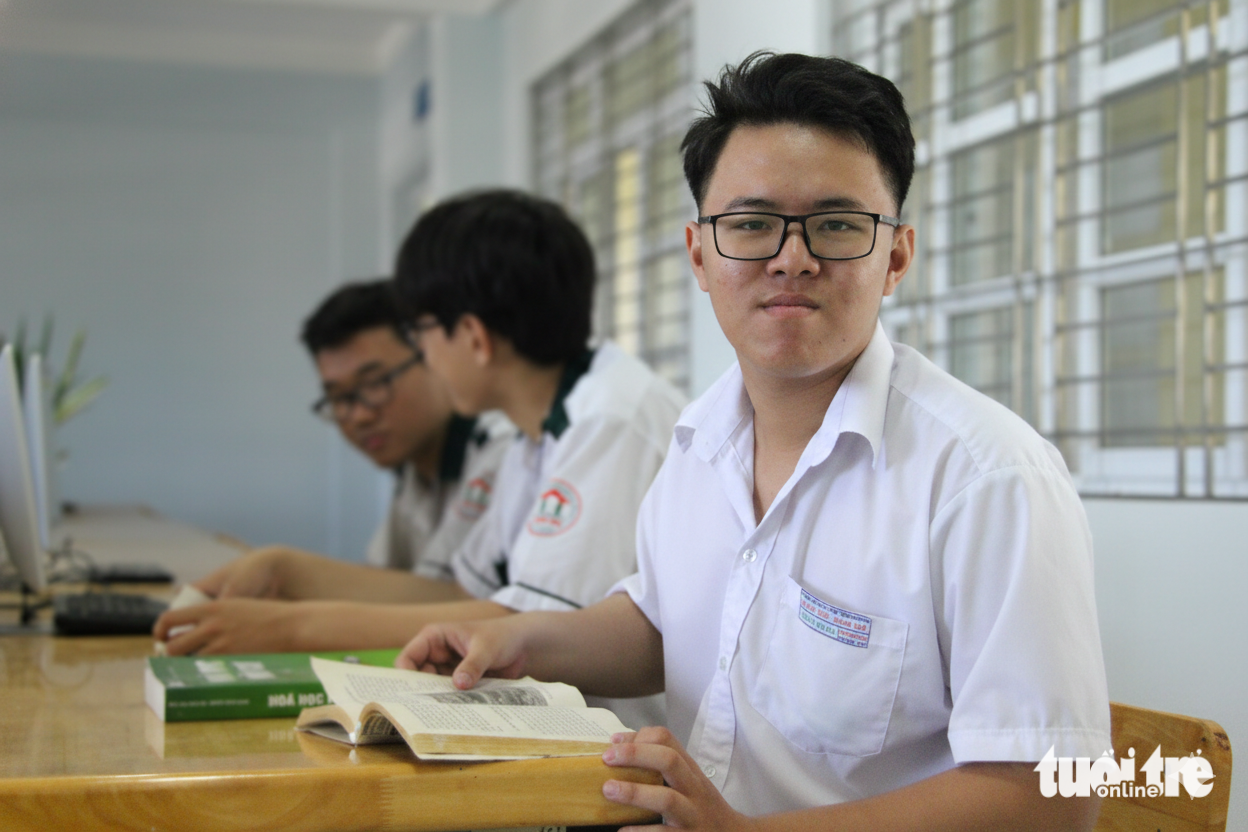 Làm 'khán giả' 4 năm, nam sinh đưa cầu truyền hình Đường lên đỉnh ...