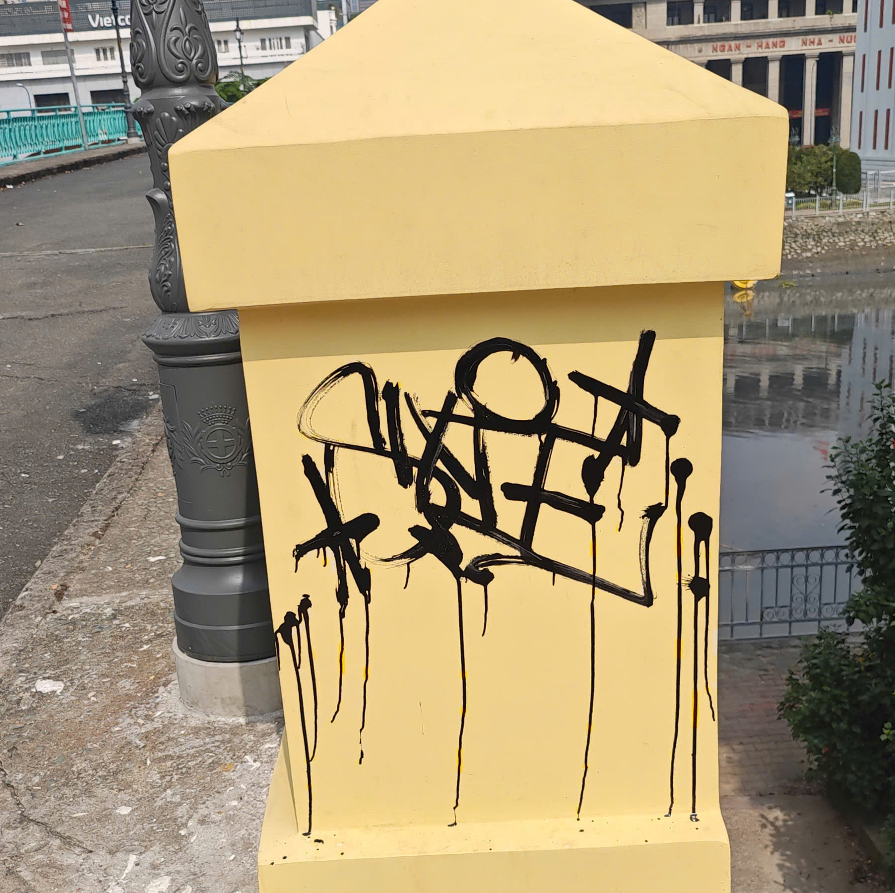 Graffiti damages newly-lit Mong Bridge in Ho Chi Minh City