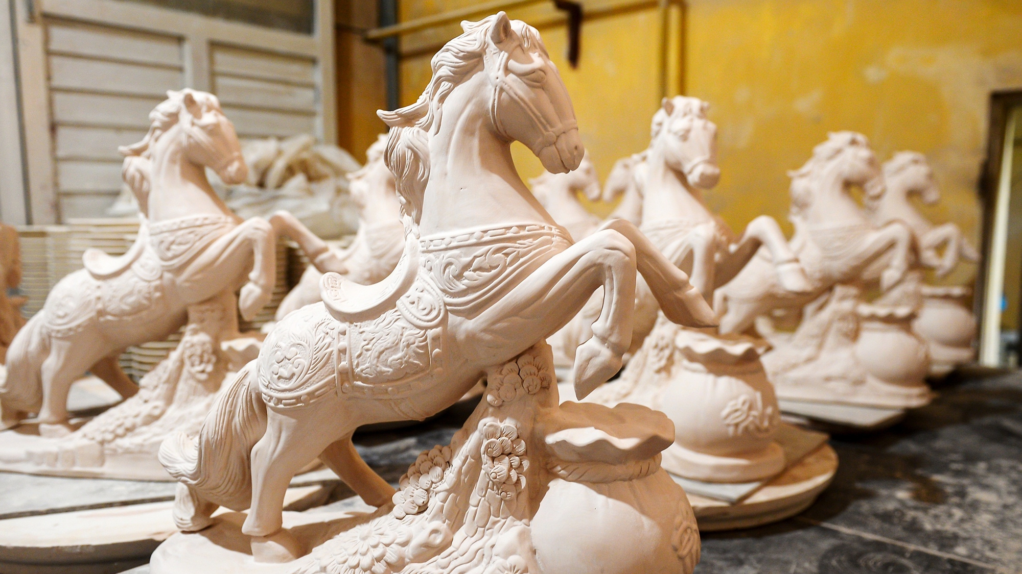 2026 Lunar New Year Horse Mascot: Prioritizing 'spirit' over size.