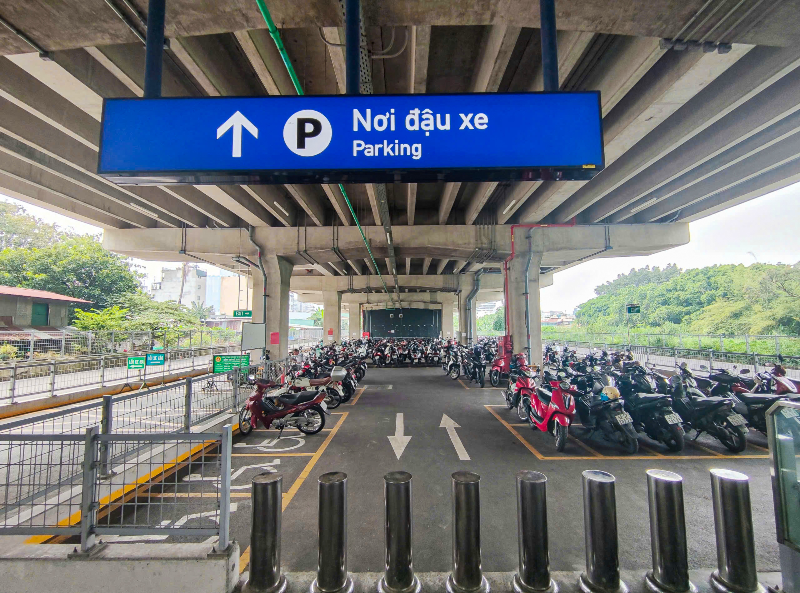 Metro số 1 nhận giữ xe qua đêm tại một số nhà ga - Tuổi Trẻ Online