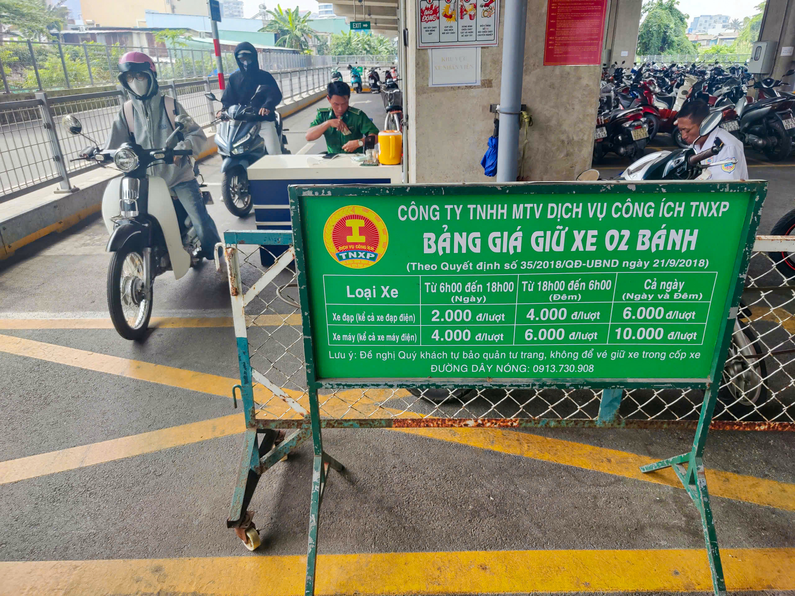 Metro số 1 nhận giữ xe qua đêm tại một số nhà ga - Tuổi Trẻ Online