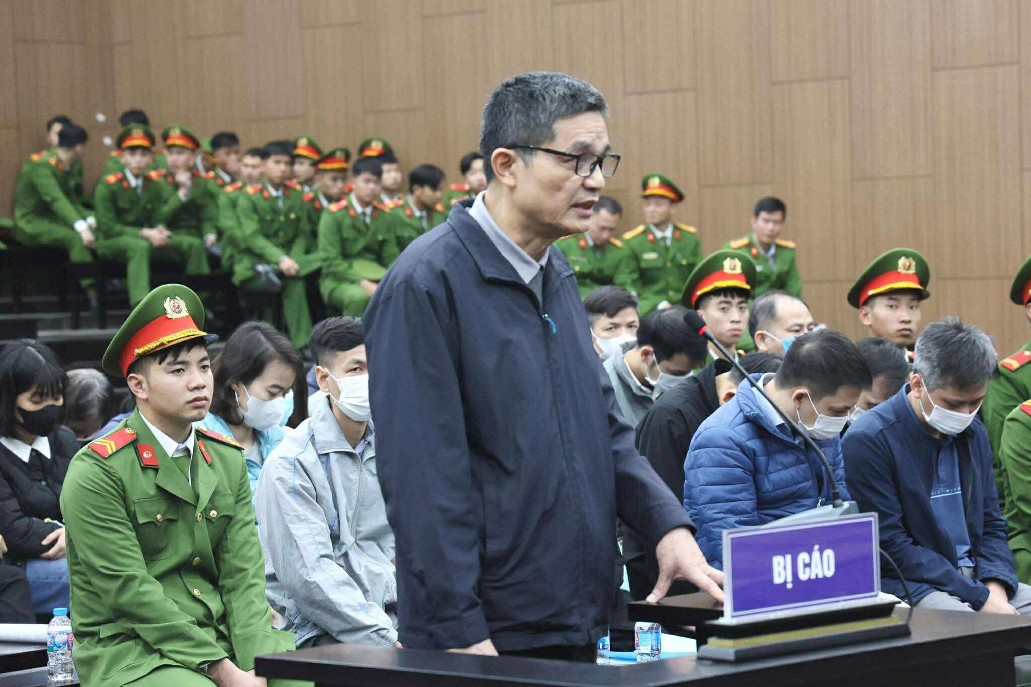 Cựu Cục trưởng An toàn thực phẩm bị đề nghị 20 năm tù vì cùng cấp dưới ...