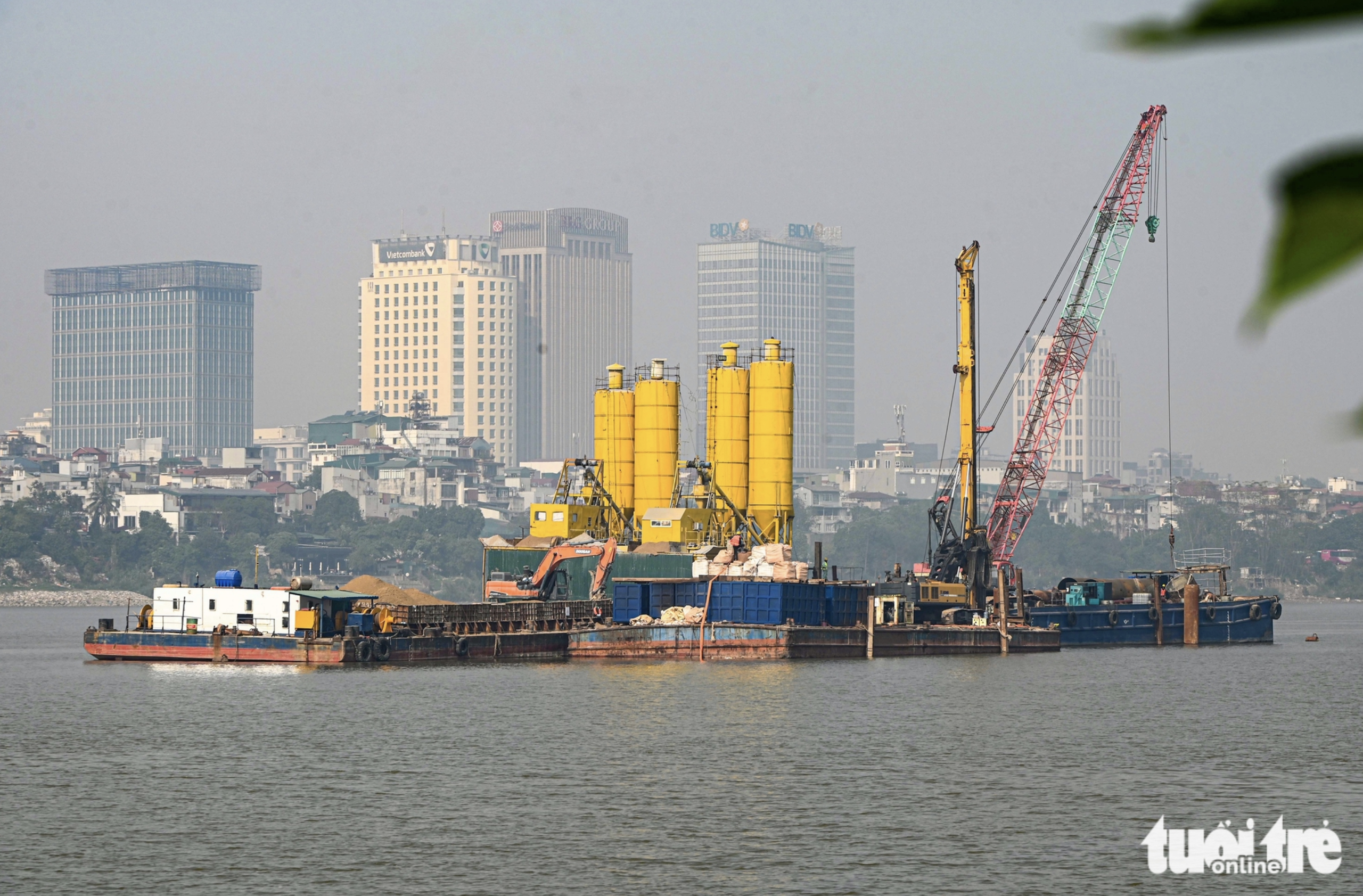 Hundreds of workers, engineers speed up work on $608mn iconic bridge ...