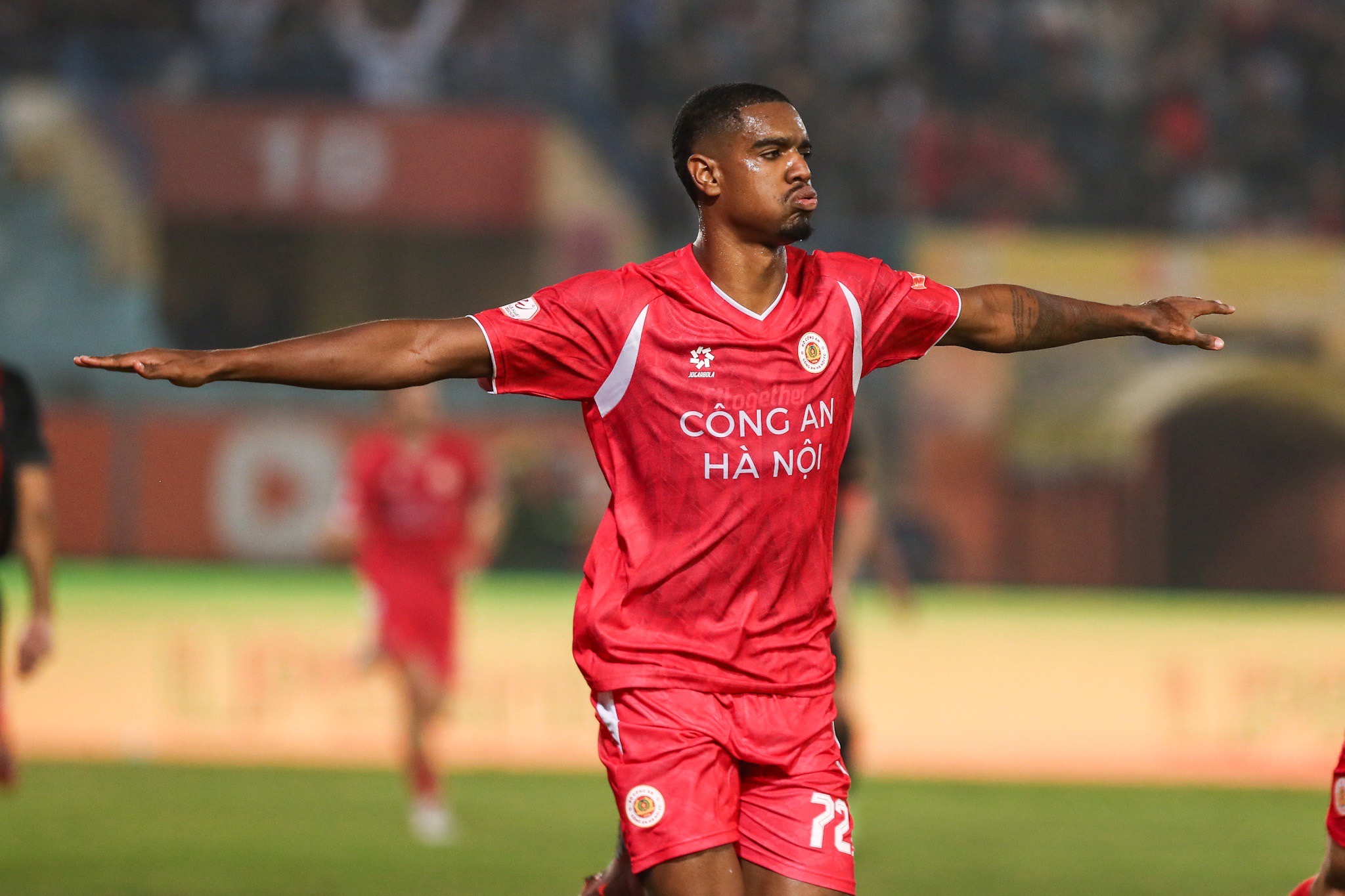 Thắng Ninh Bình, Công An Hà Nội giành ngôi đầu V-League - Tuổi Trẻ Online