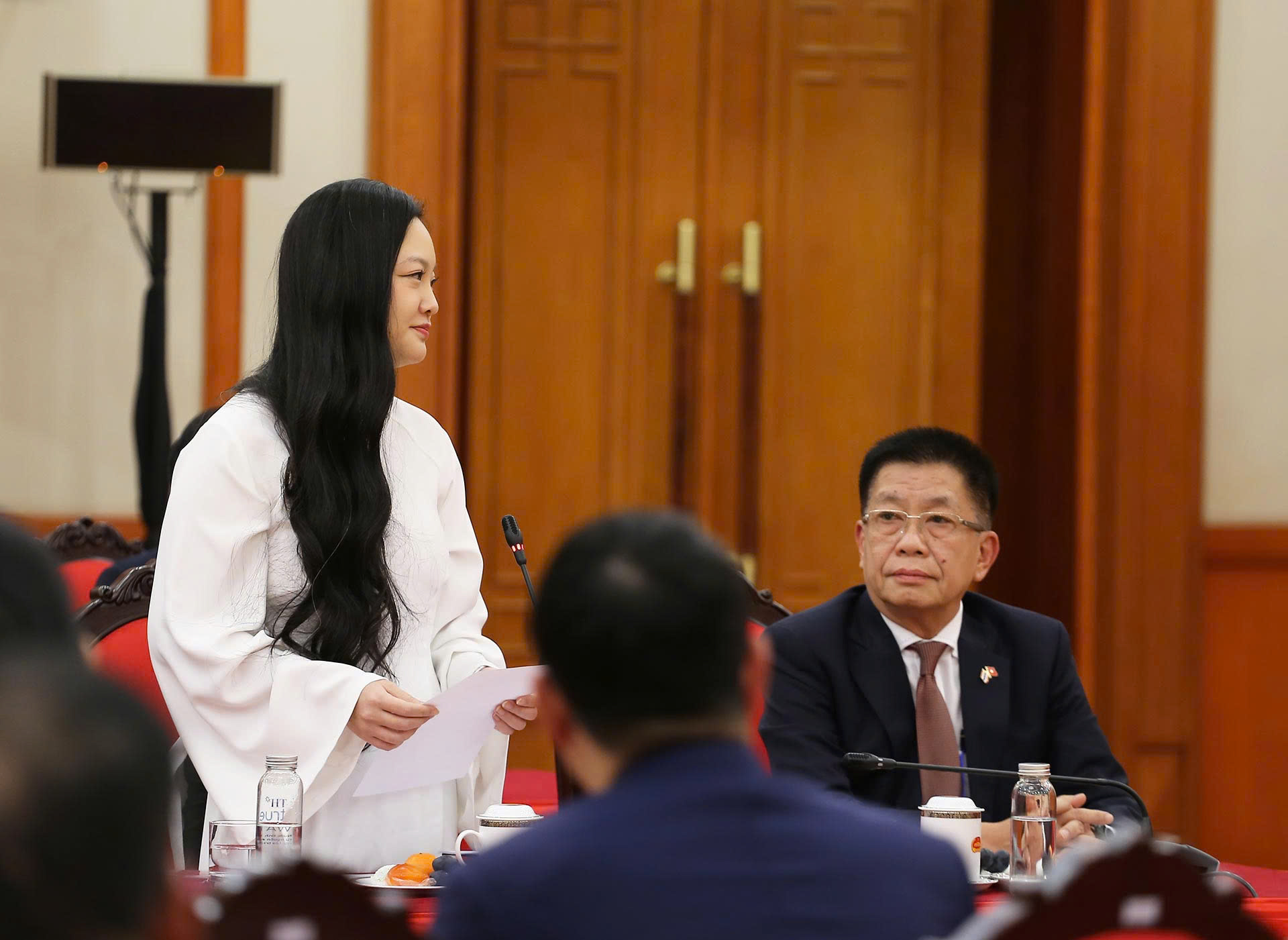 Amanda Nguyễn chia sẻ bằng tiếng Việt về cuộc gặp với Trung tướng Phạm ...