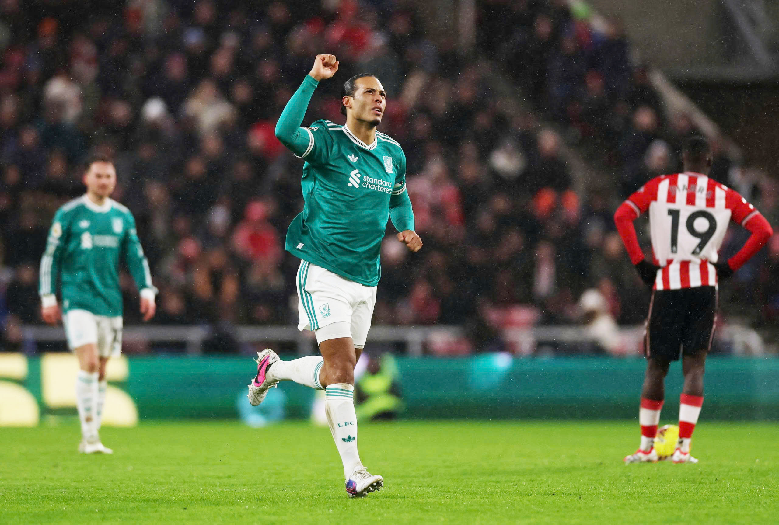 Van Dijk lập cột mốc lịch sử tại Liverpool - Tuổi Trẻ Online
