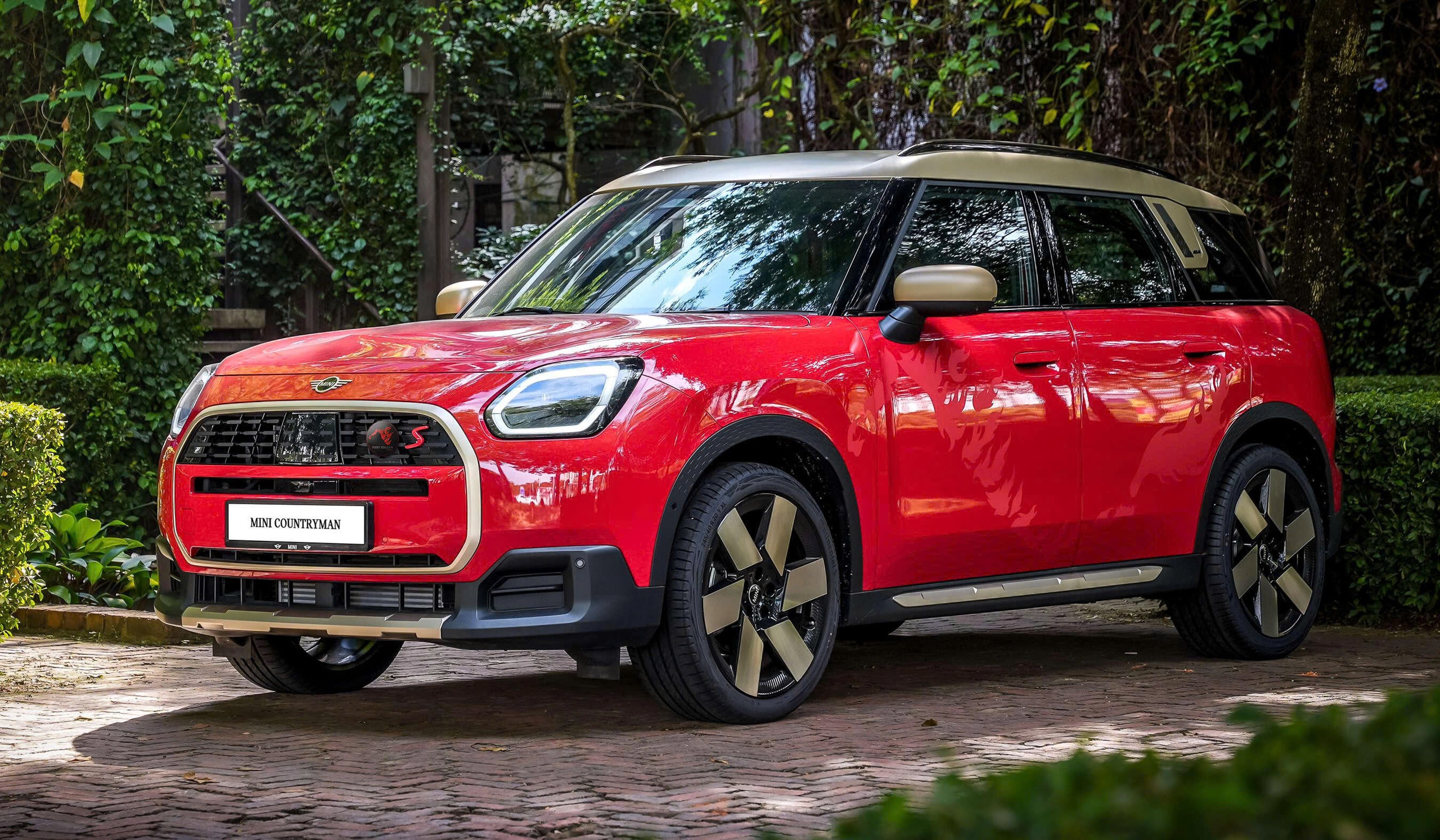 MINI Countryman bản đặc biệt dành cho năm Bính Ngọ: chỉ có 18 chiếc ...