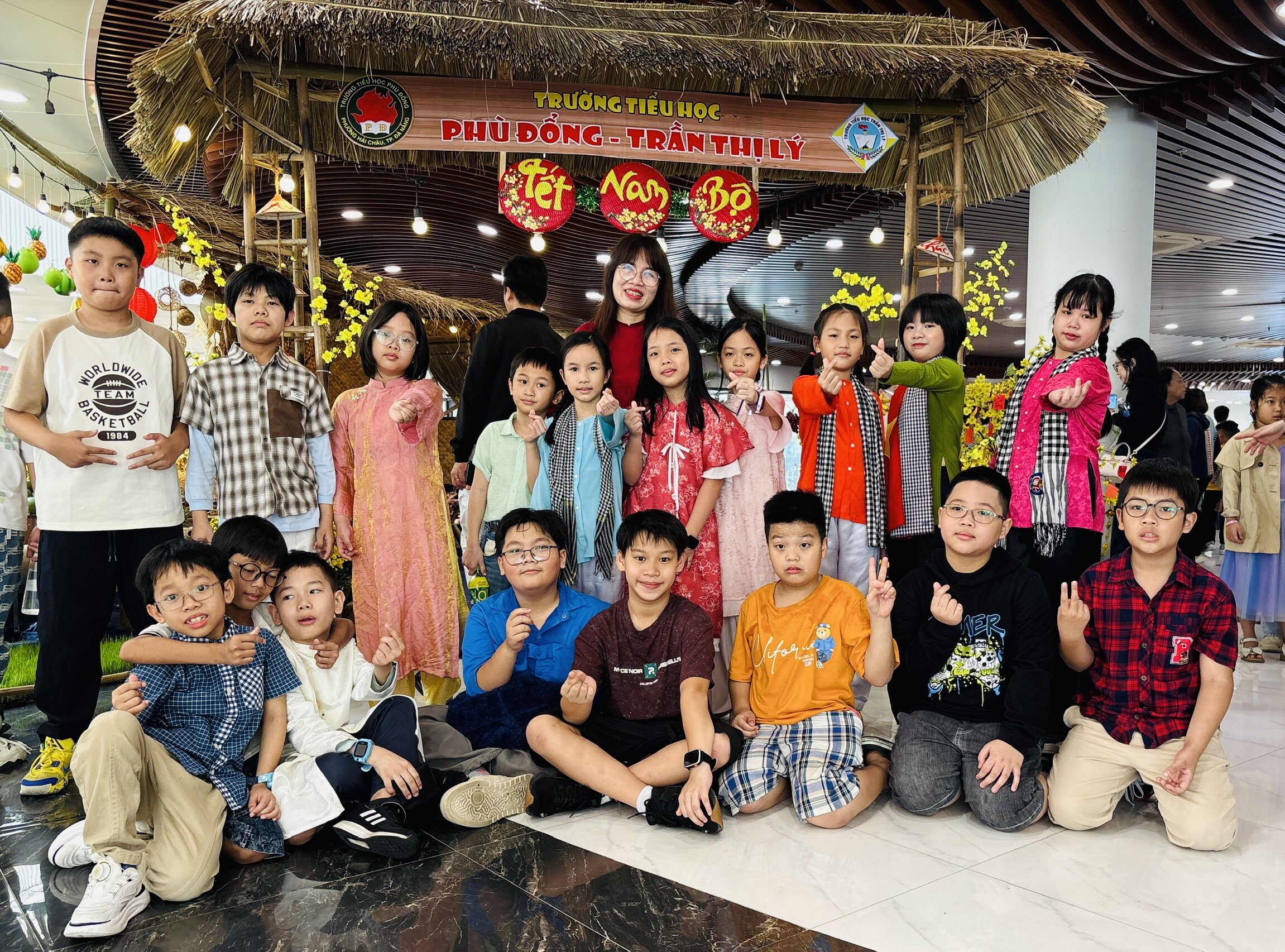 When Tet (Vietnamese Lunar New Year) 'touches' the school environment ...