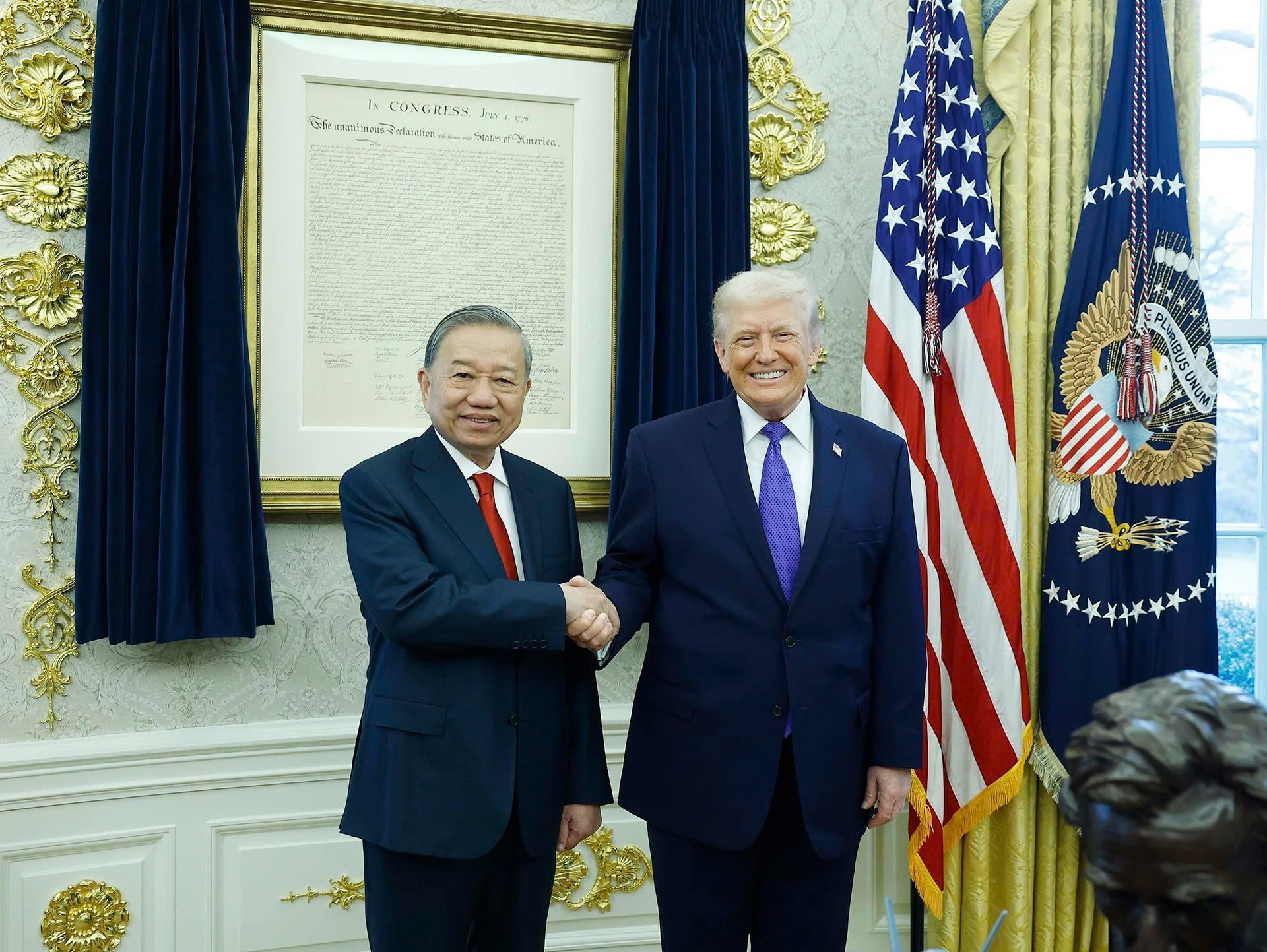 General Secretary To Lam meets with US President Trump at the White House.