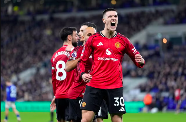 Man United có chiến thắng thứ 5, lên hạng 4