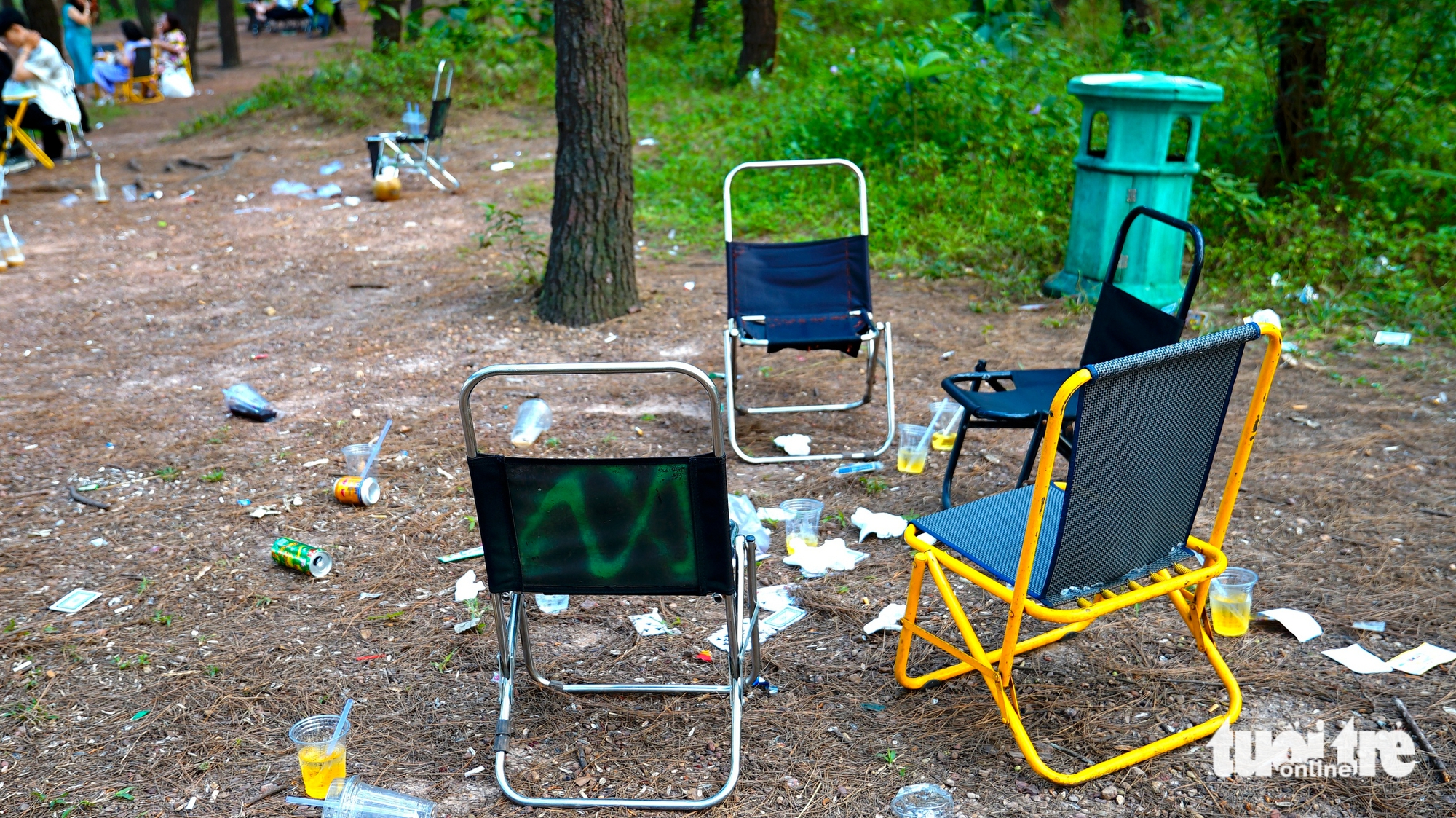 Litter mars beauty of Vietnam’s scenic Vong Canh Hill after Tet visits