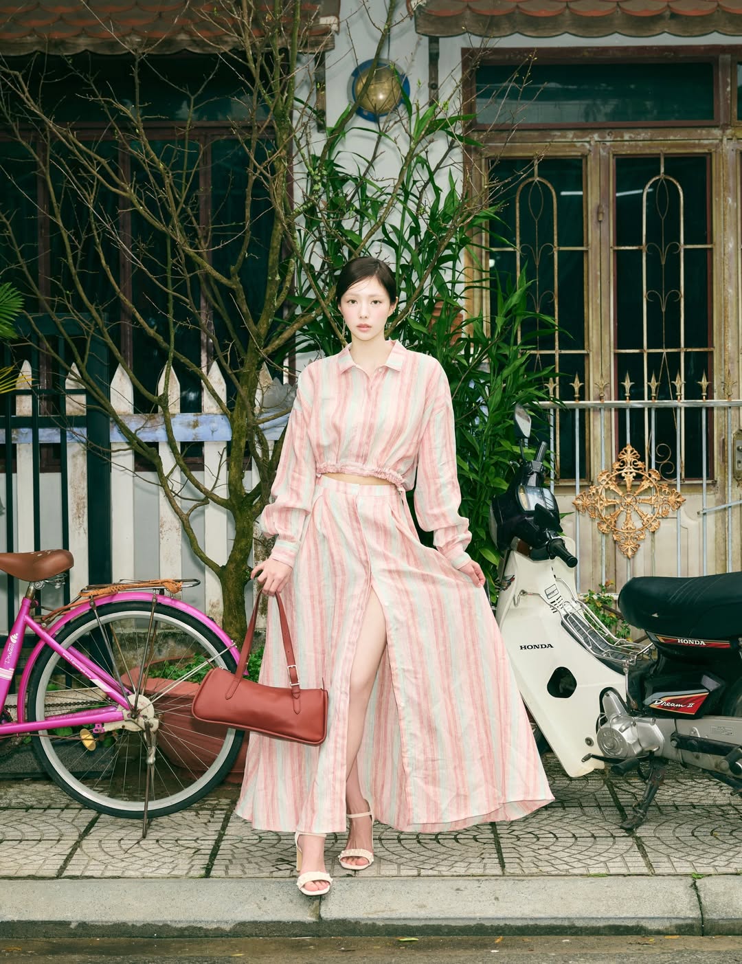 La mujer más bella de Corea, Chae Soo Bin, muestra su figura en Vietnam.