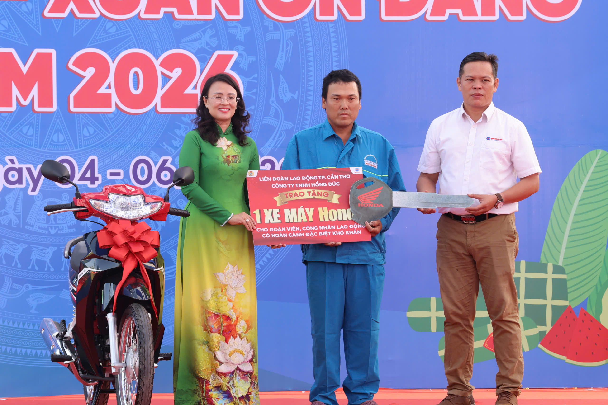 Cần Thơ khai mạc Chợ Tết công đoàn, tặng 20.000 phần quà Tết cho công ...