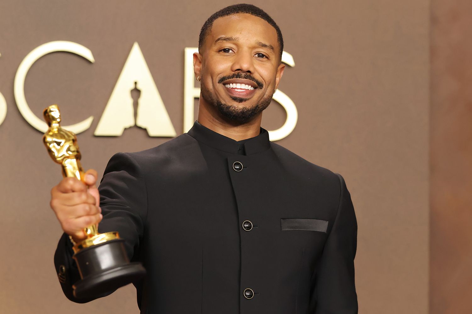 Giải mã phong cách quý ông lịch lãm của Michael B. Jordan - Tuổi Trẻ Online