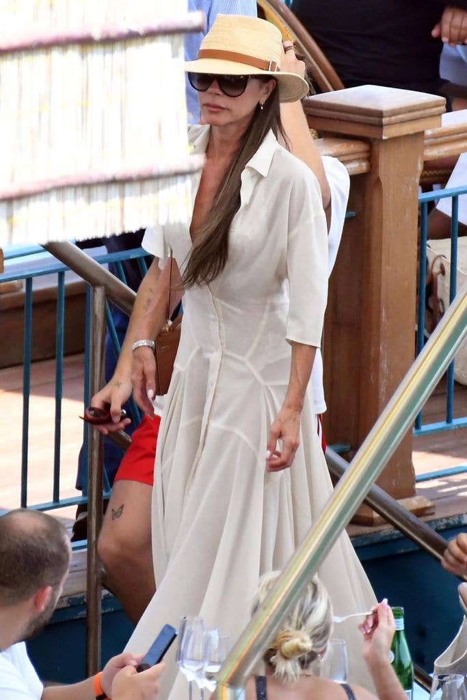 6 món không thể thiếu trong tủ đồ mùa hè của Victoria Beckham - Tuổi ...