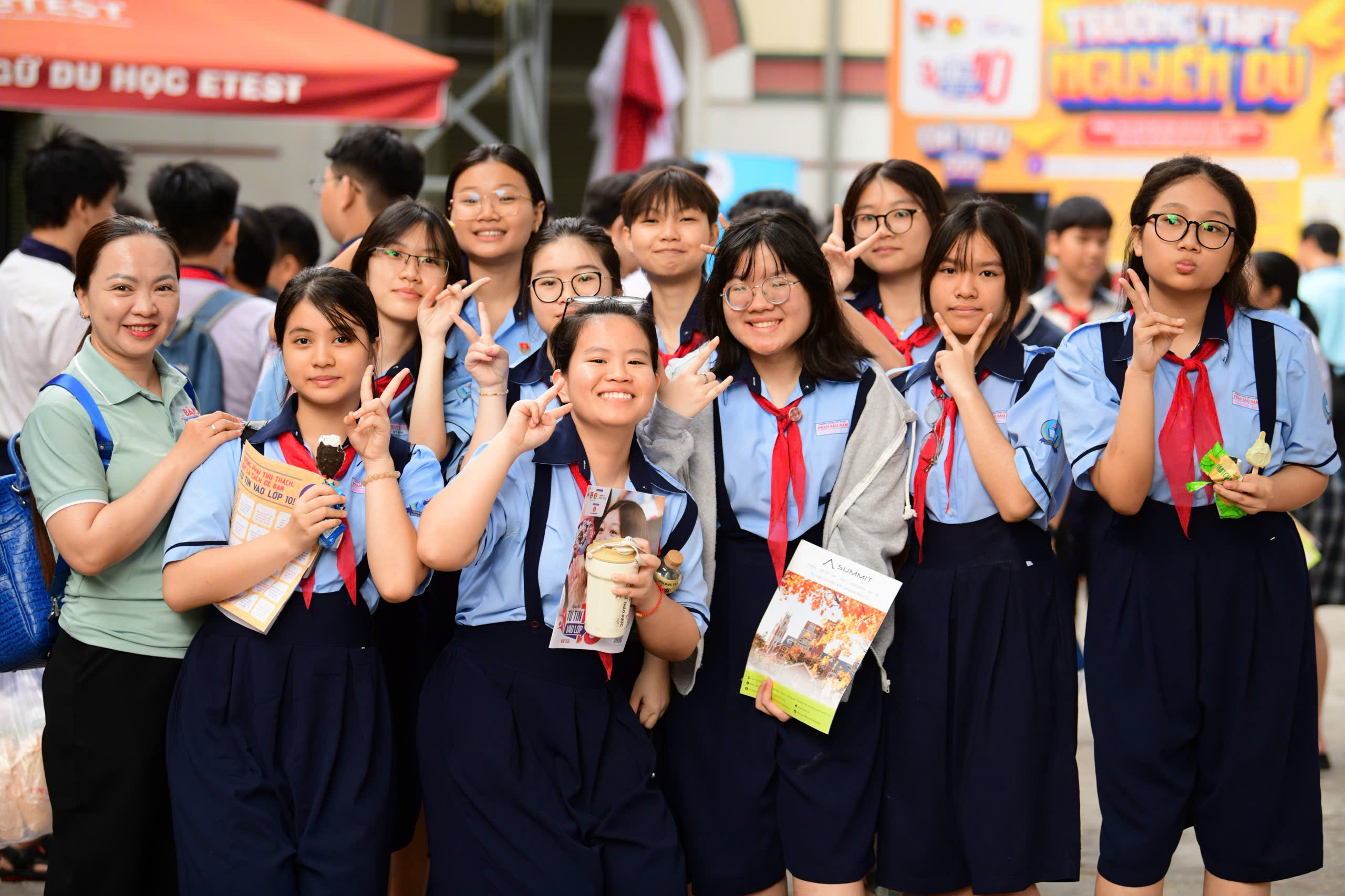 This morning, Tuoi Tre newspaper organized the "Confidence in Entering ...