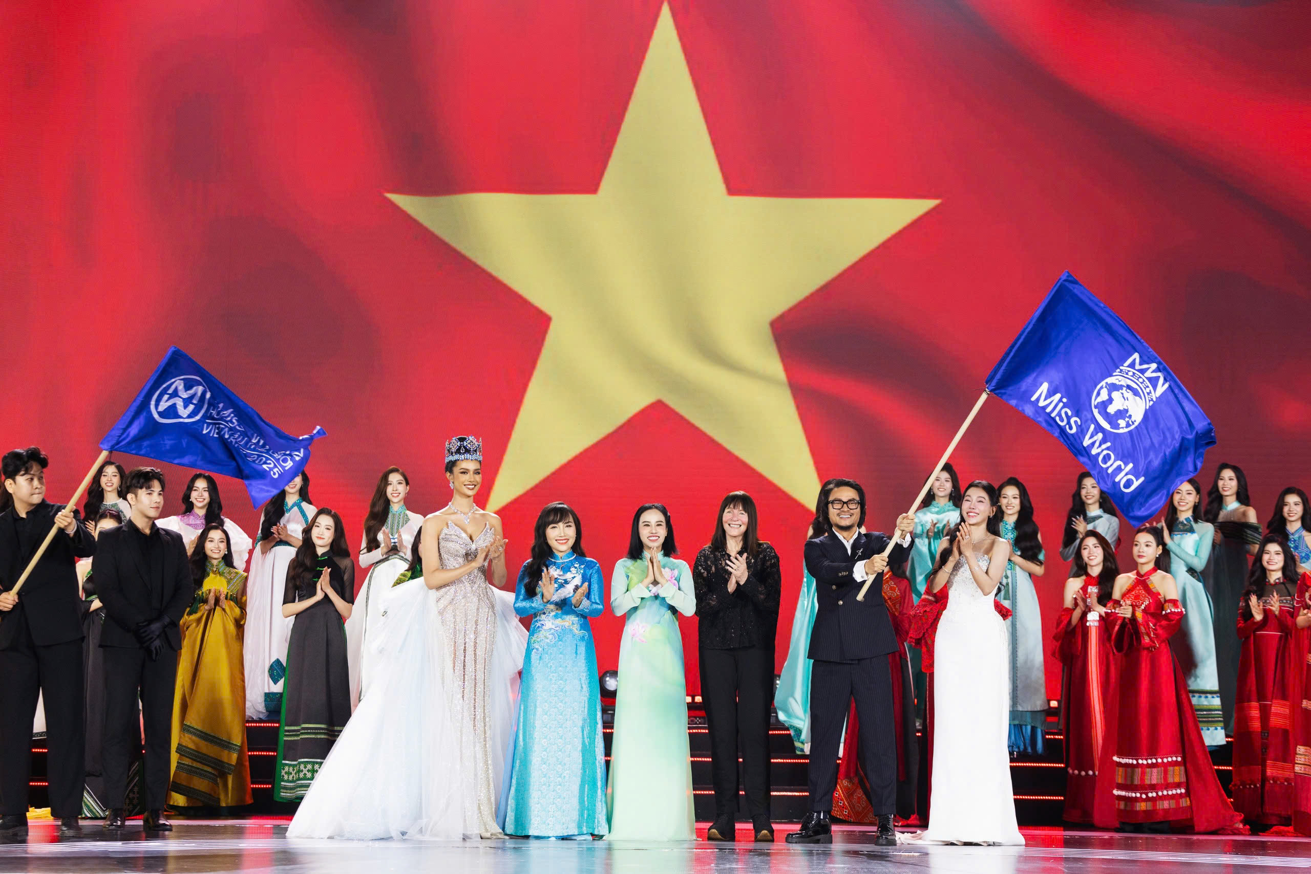 Miss World Vietnam gọi tên cô gái Hà Nội Phan Phương Oanh