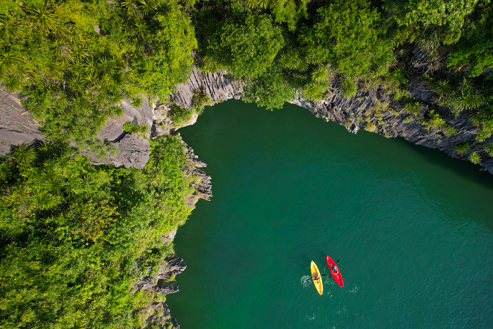 Vietnam opens cross-bay tourism route linking Ha Long, Lan Ha