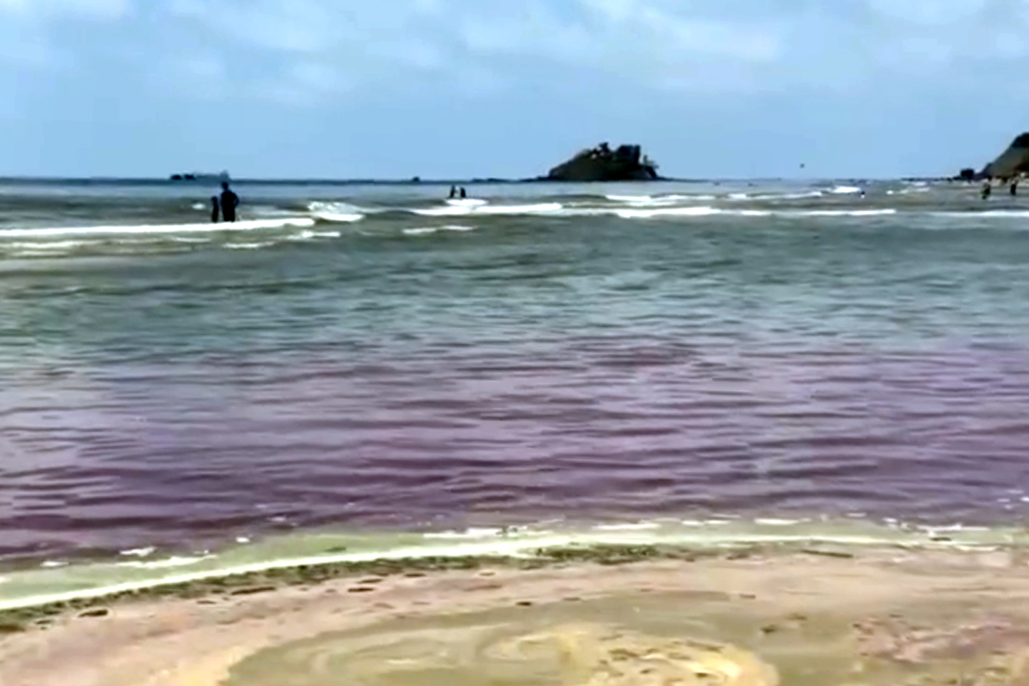 Seawater at beaches in Ho Chi Minh City turns unusual colors, likely ...
