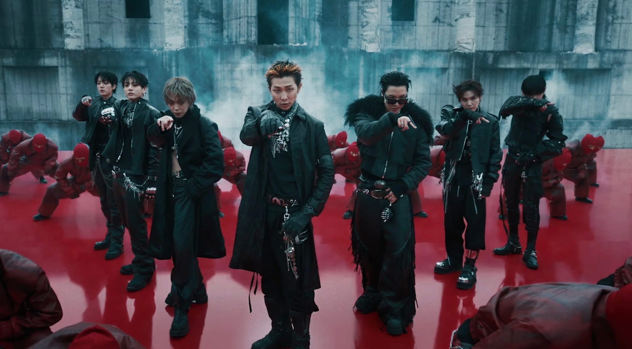 BTS ปล่อยมิวสิกวิดีโอเพลง "Hooligan" อย่างยิ่งใหญ่ ราวกับงานเปิดตัวภาพยนตร์
