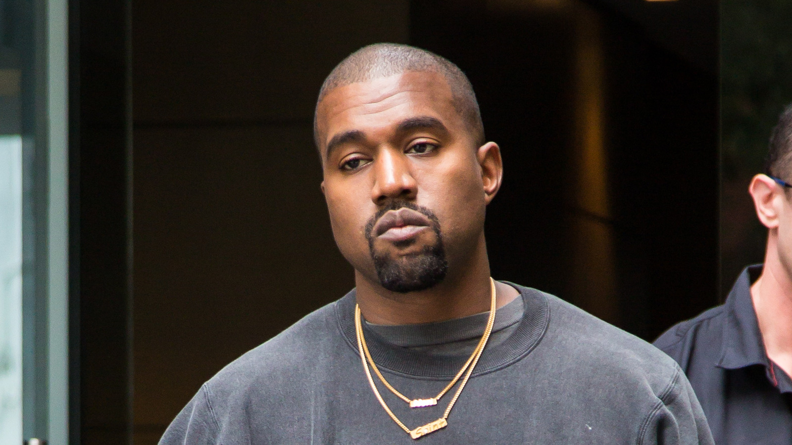 Kanye West telah dilarang memasuki Inggris karena pernyataan anti ...