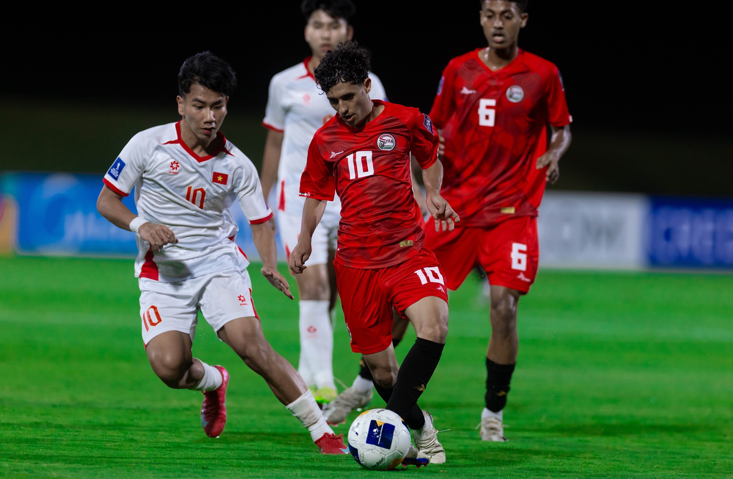 Vietnam U17 vs UAE U17 (second half) 2-2: Adam Mahrous equalizes the score.
