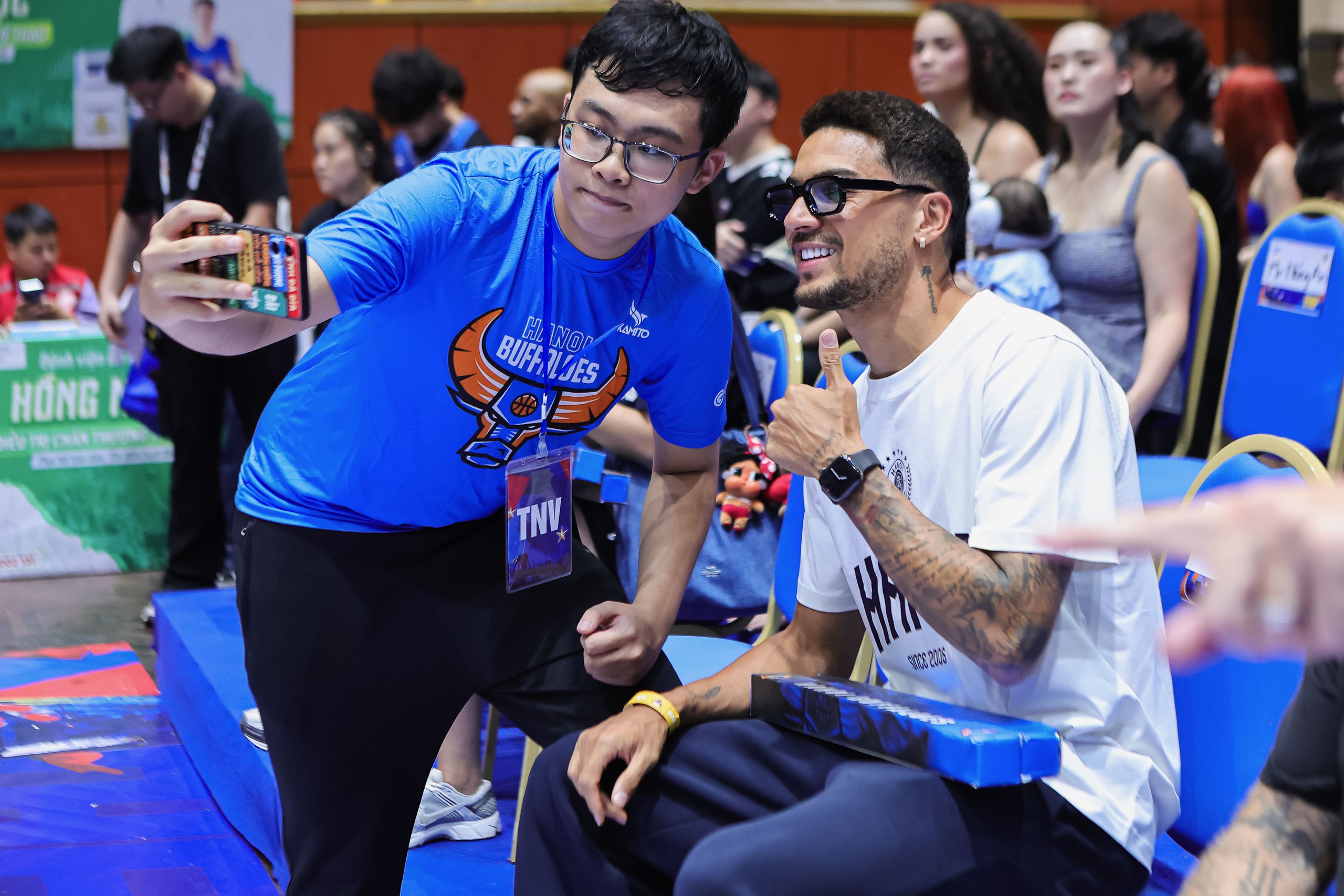 Hoang Hen e Duy Manh animaram o dia de abertura da Liga Profissional de ...