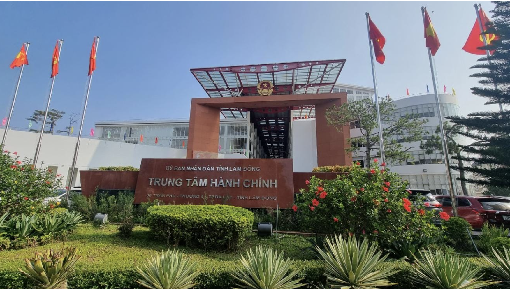 Phó giám đốc sở ở Lâm Đồng báo công an vì bị giả mạo chữ ký - Tuổi Trẻ ...