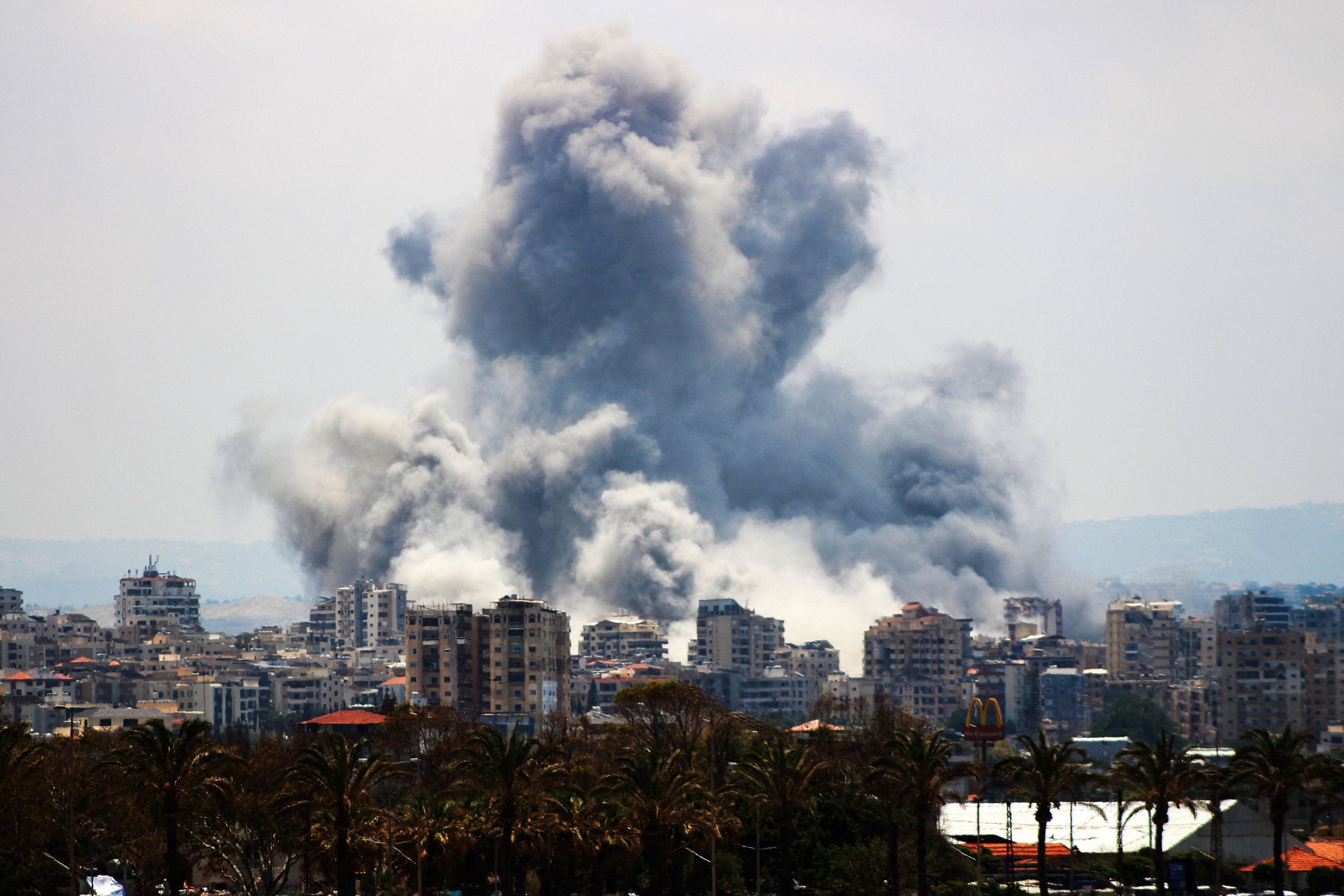 Trung Đông sáng 2-6: IRGC tấn công tàu hàng Mỹ; Hezbollah - Israel tiếp ...