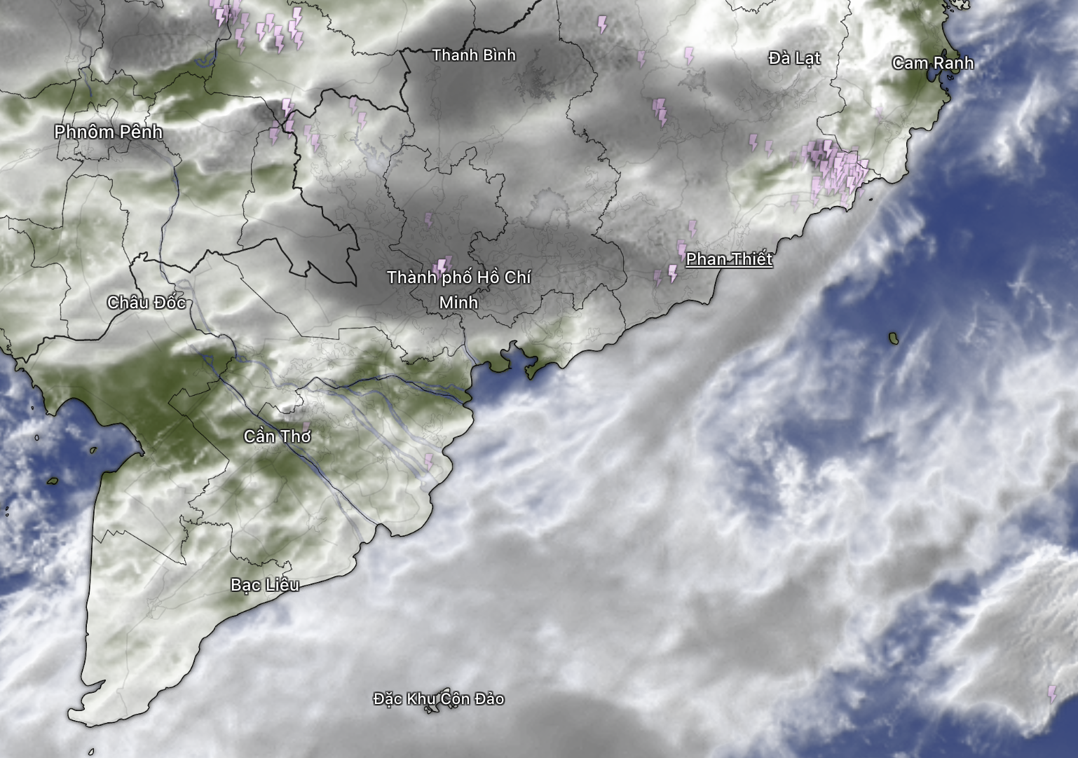 Dark storm clouds gather, Ho Chi Minh City forecasts over 50mm of rain.
