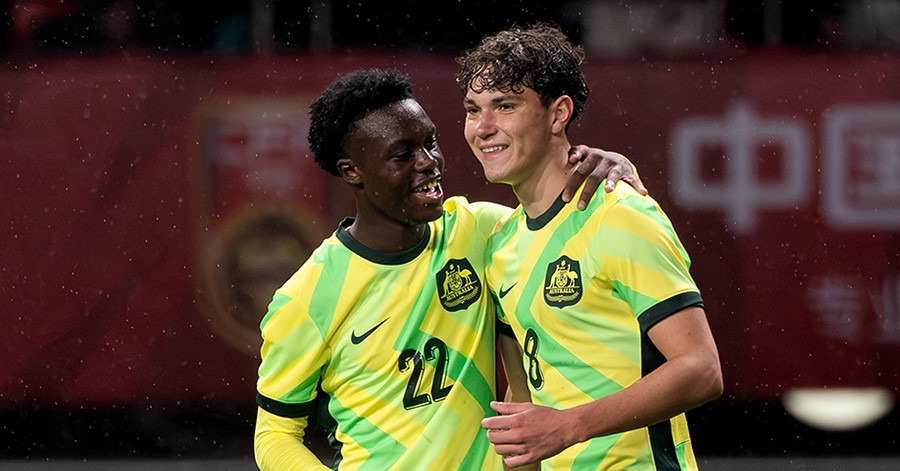 Vietnam U19 team's worries as Australia secures qualification.