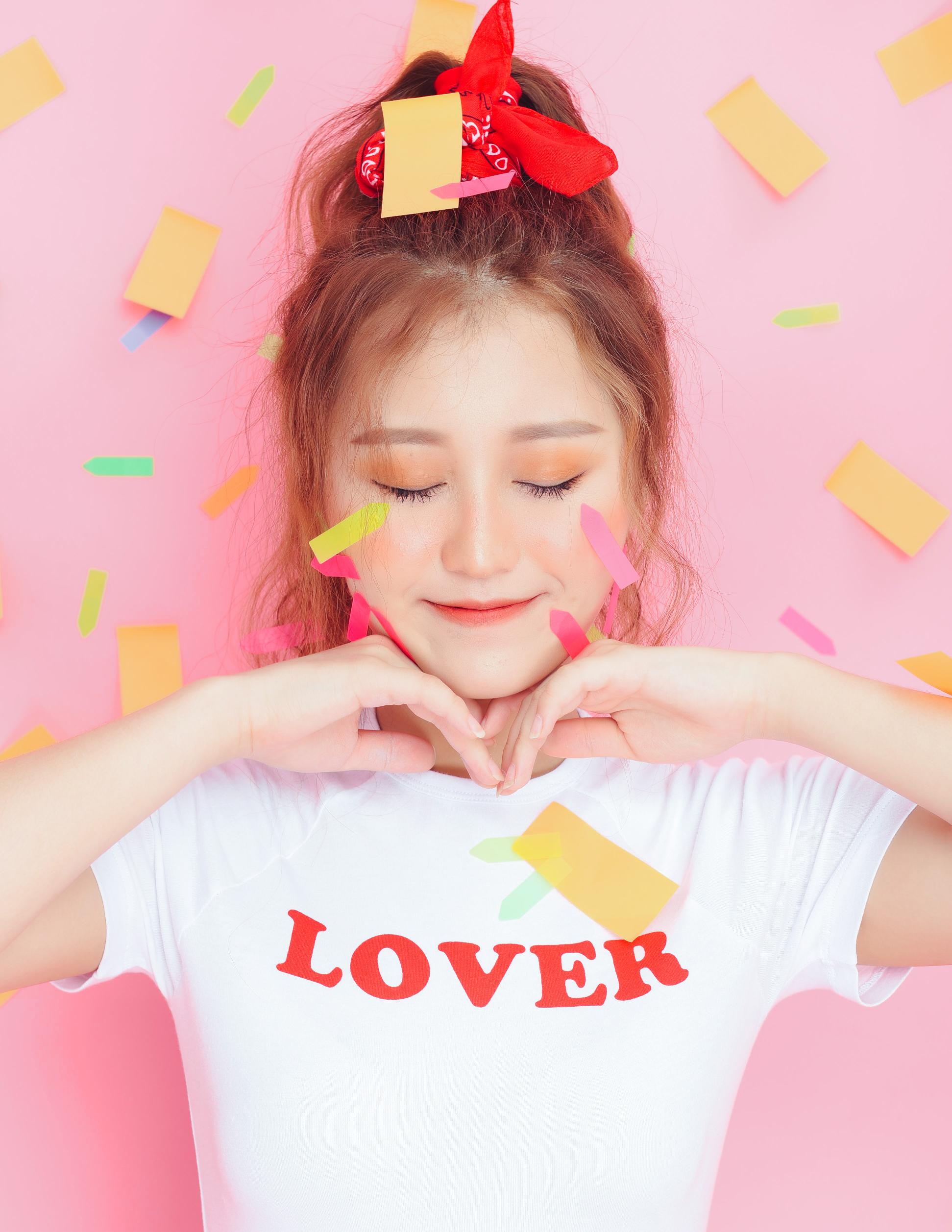 Hotgirl người Hàn Han Sara hé lộ sản phẩm debu sau The Voice