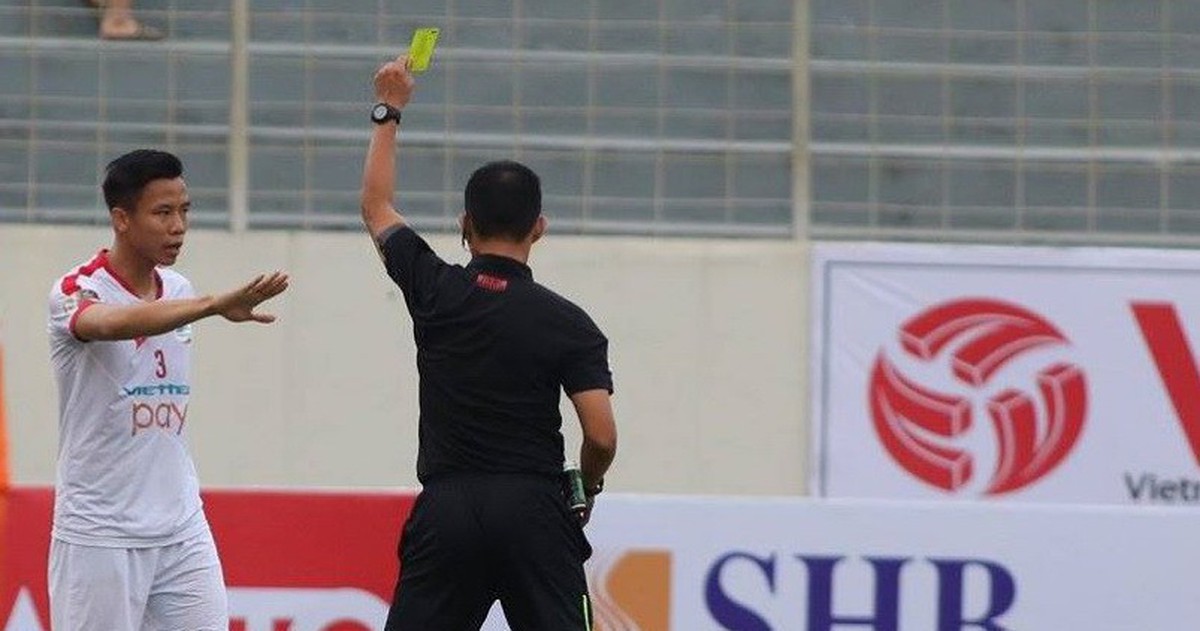 Video Quế Ngọc Hải bị thẻ đỏ trong trận ra mắt Viettel - Tuổi Trẻ Online