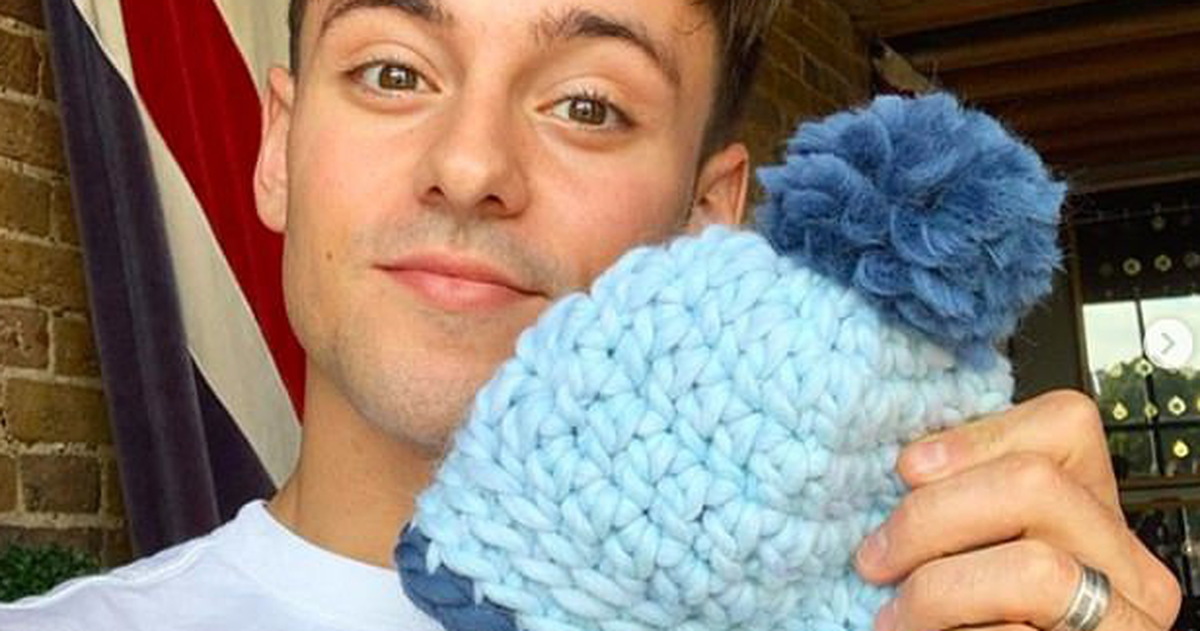 ‘Mỹ nam nhảy cầu’ Tom Daley gây sốt khi khoe biệt tài đan móc len ...
