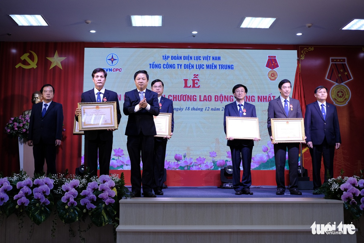 EVNCPC đón nhận Huân chương Lao động hạng Nhất - Tuổi Trẻ Online