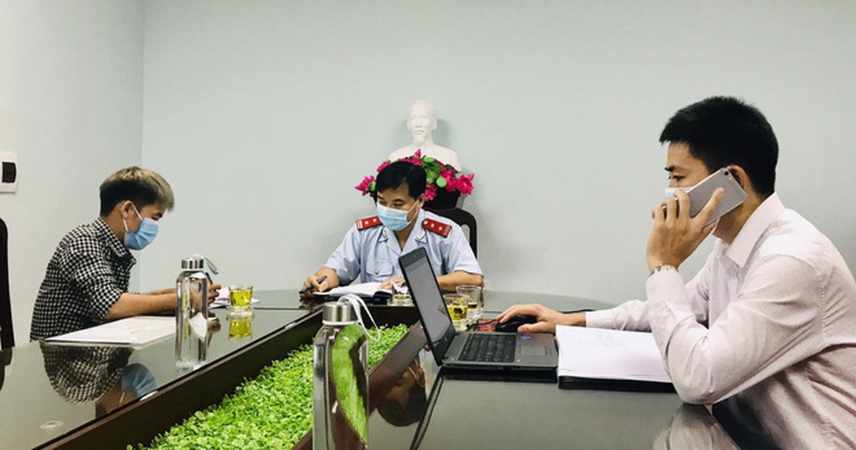 Video: Hưng Vlog bị phạt 7,5 triệu đồng vì 'nấu cháo gà nguyên lông ...