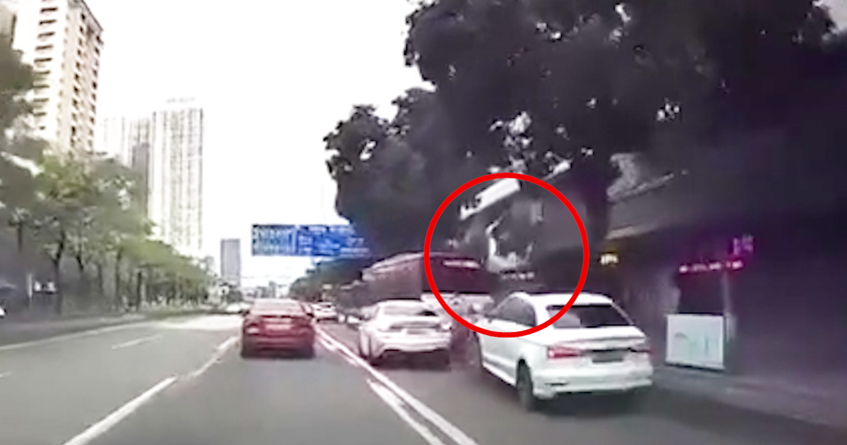 Video: Thanh niên đi mô tô bị húc bay lên không, may mắn chỉ xay xát ...