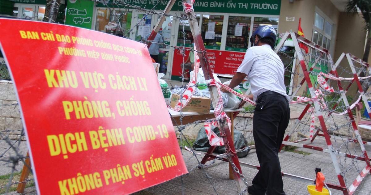 Nghe phong tỏa lần 2, bà con block A1 Sunview Town lật đật chạy về để ...